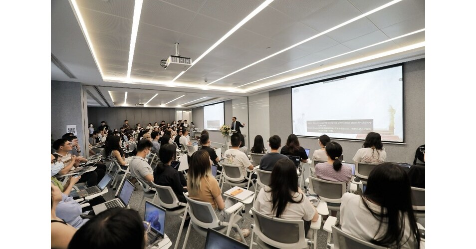 Former Pakistan Central Bank Governor Yaseen Anwar Visits FinVolution ...