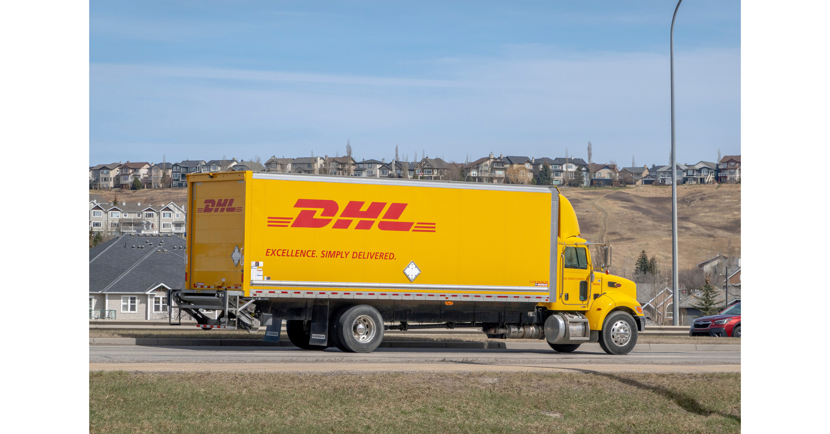 DHL Express Canada callously threatens to lock out Unifor members