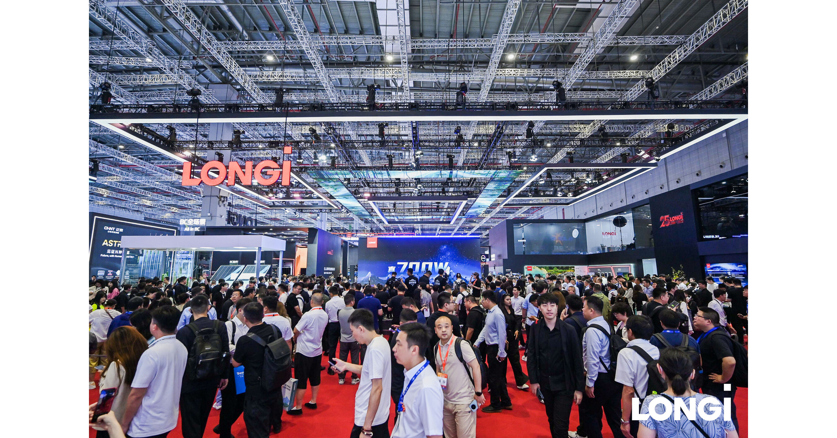 LONGi Officially Launches HIBC Technology and True 700W module on the SNEC2025