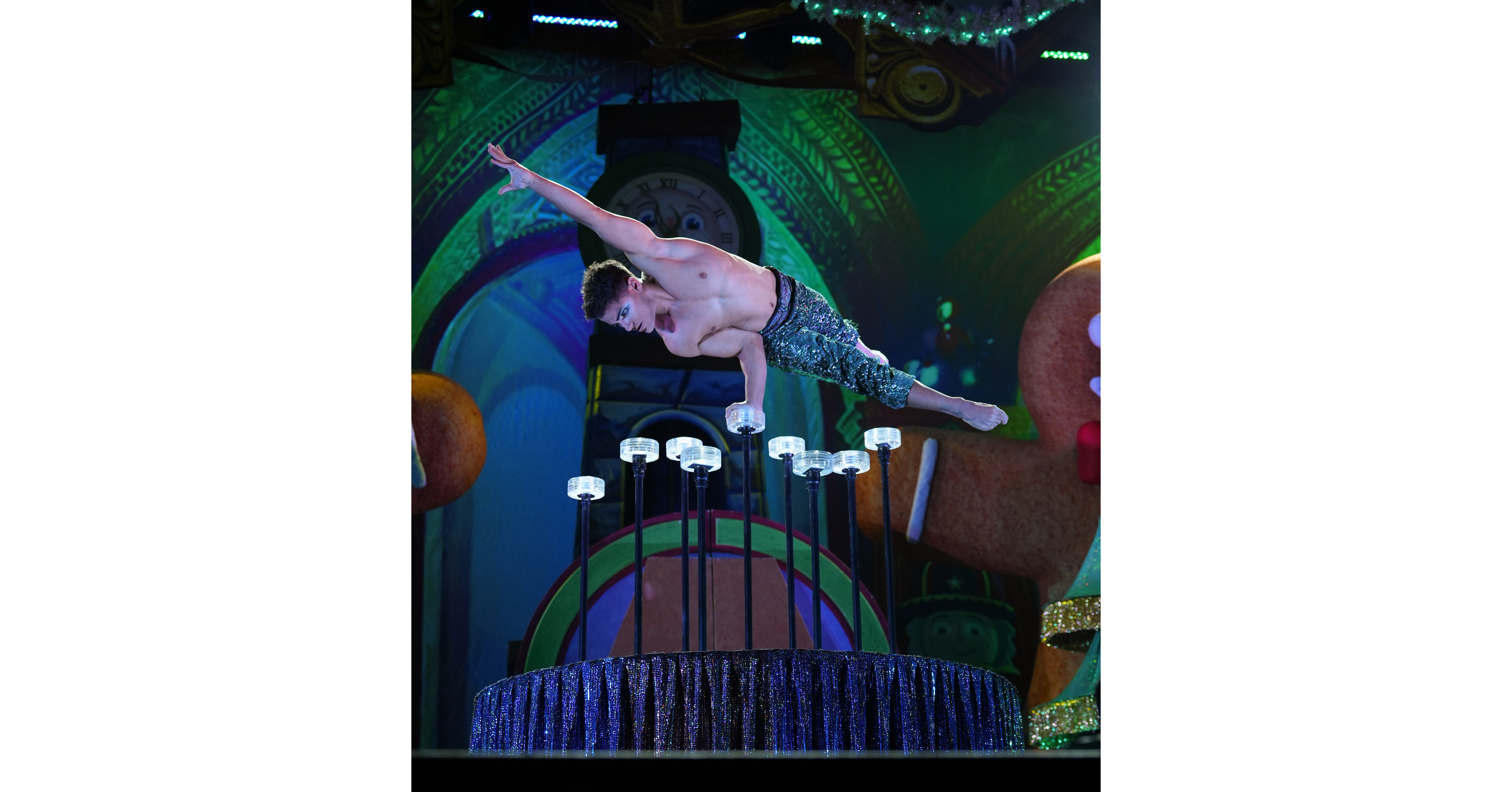 BELOVED HOLIDAY SPECTACULAR, CIRQUE DREAMS HOLIDAZE, TO DAZZLE DURING ...