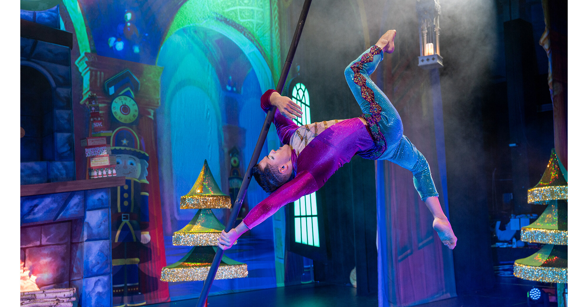 BELOVED HOLIDAY SPECTACULAR, CIRQUE DREAMS HOLIDAZE, TO DAZZLE DURING ...