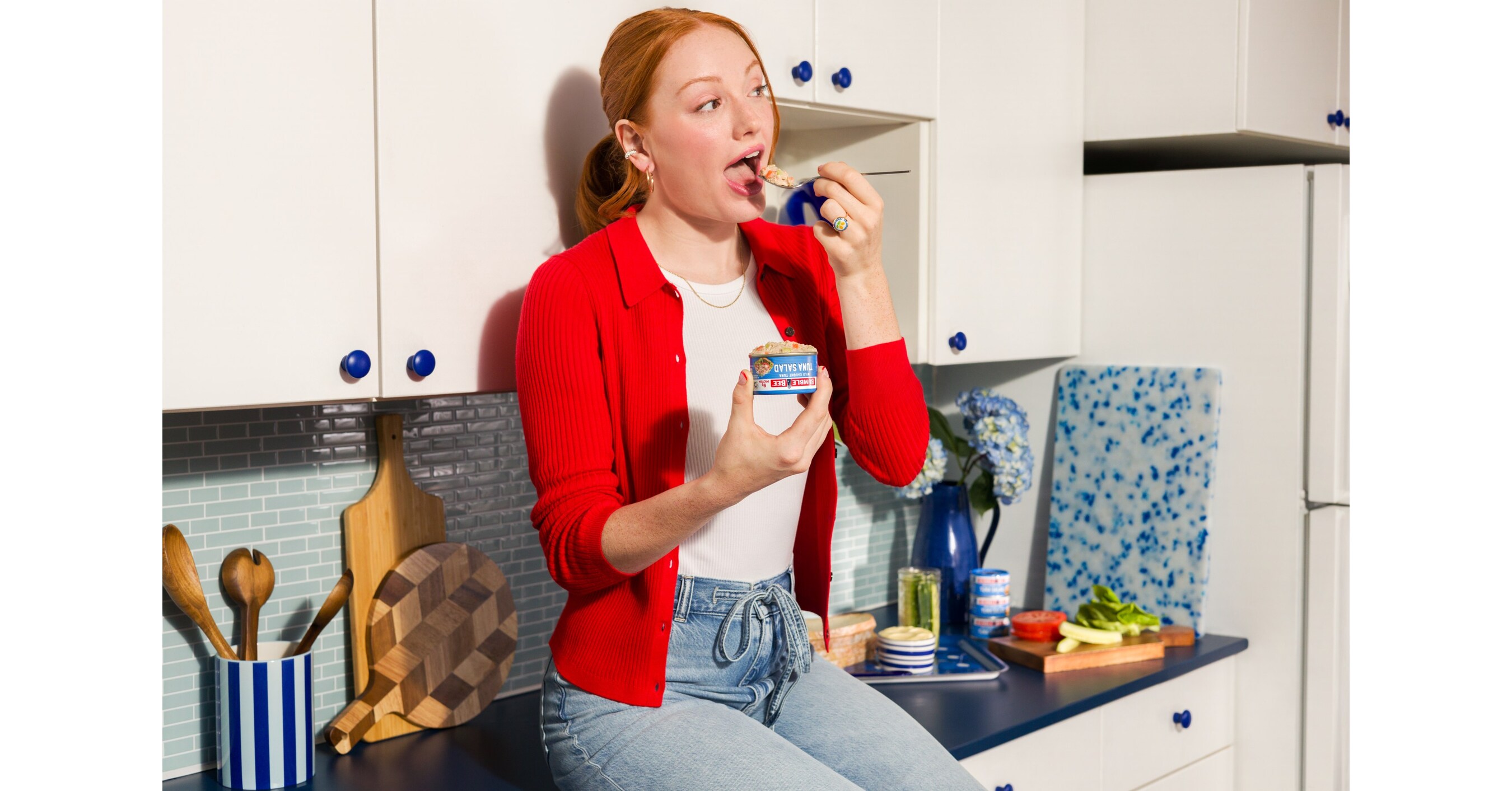 BUMBLE BEE SEAFOODS DEBUTS FIRST EVER SINGLE SERVE FLAVORED TUNA CANS