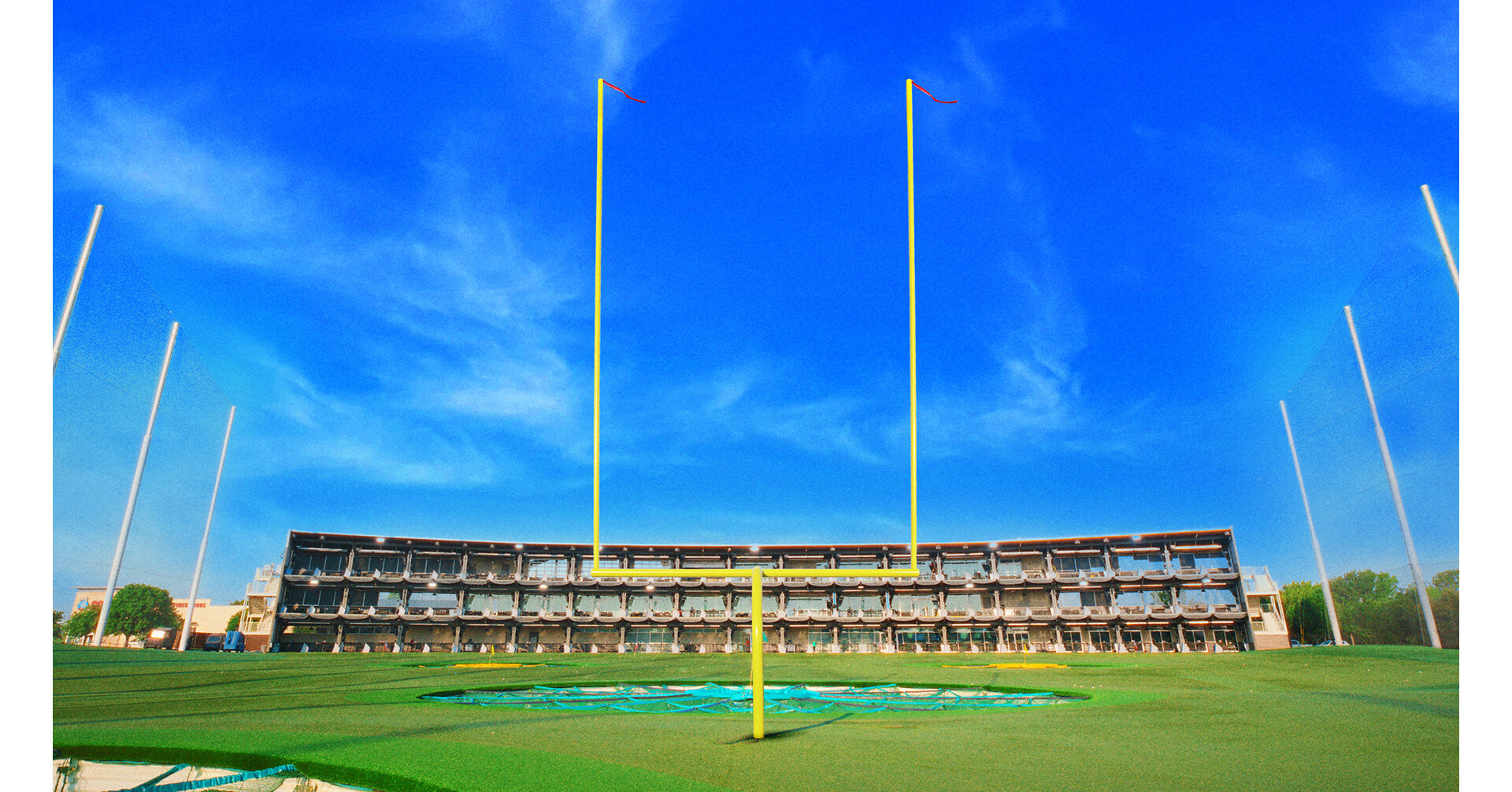 TOPGOLF KICKS OFF ULTIMATE FOOTBALL EXPERIENCE THIS FALL - Sep 3, 2025
