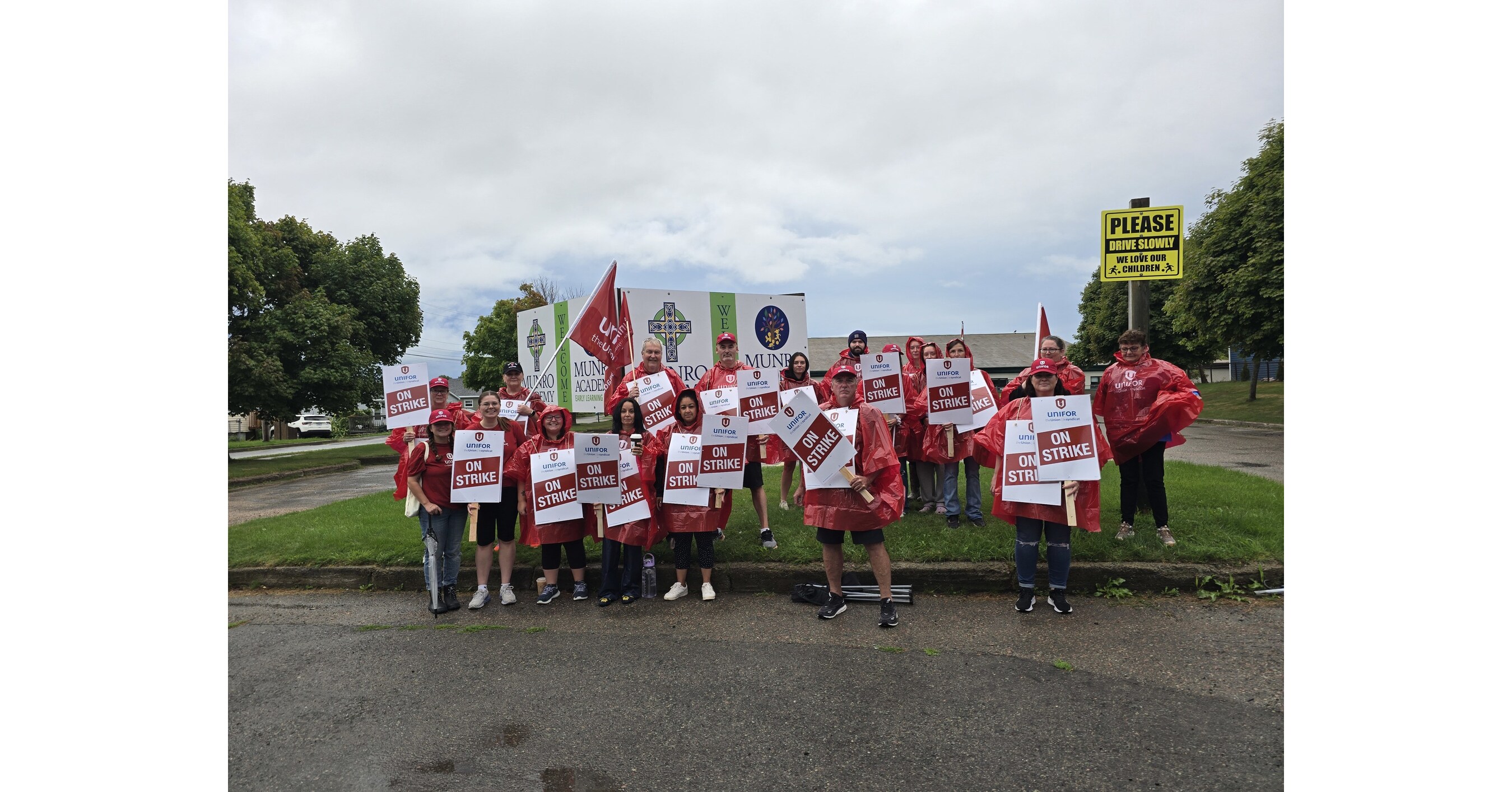 Women daycare workers on strike for full-time hours at Munro Academy