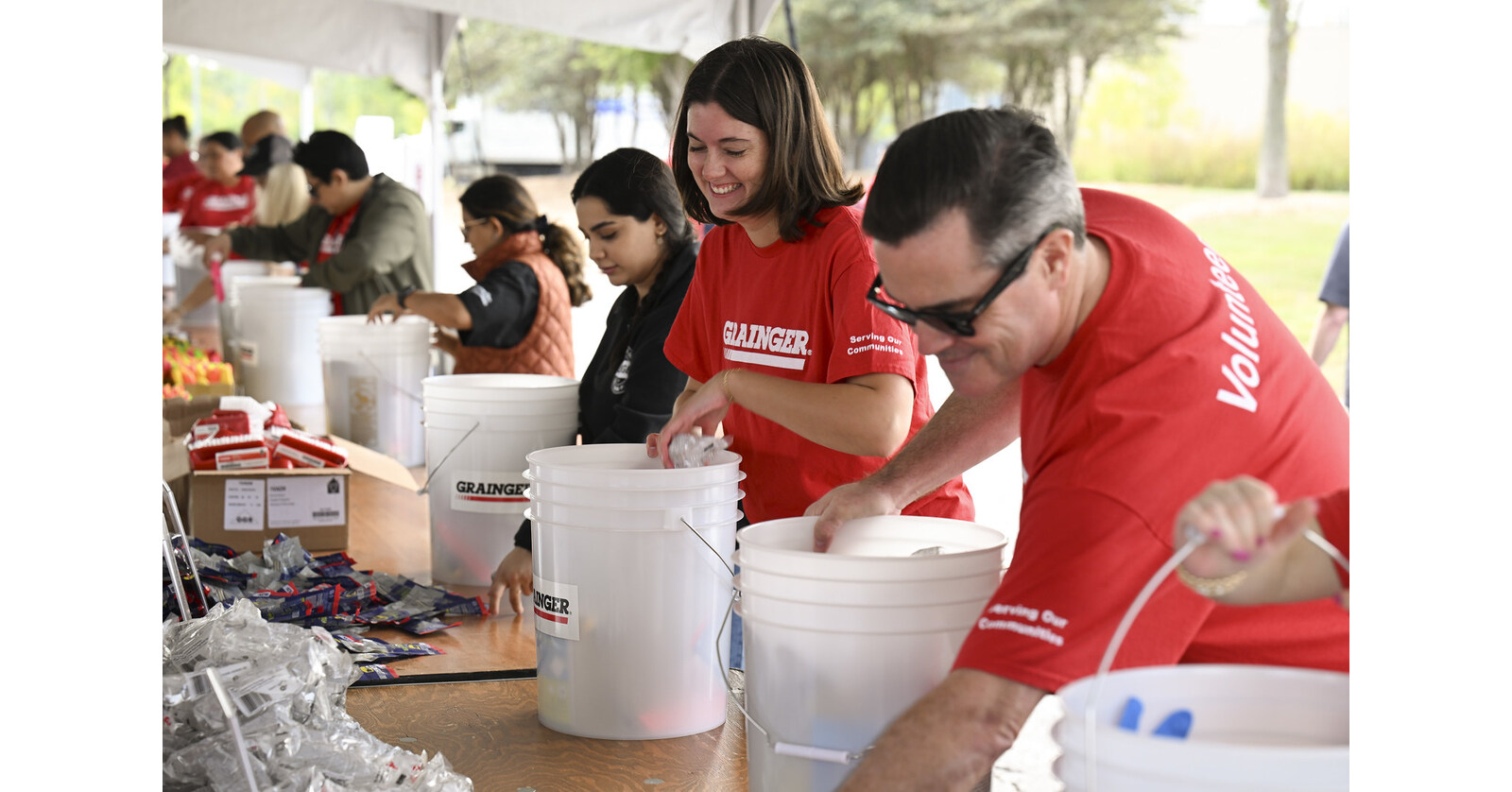 GRAINGER'S BUCKET BUILD VOLUNTEERS ASSEMBLED MORE THAN 4,000 DISASTER ...