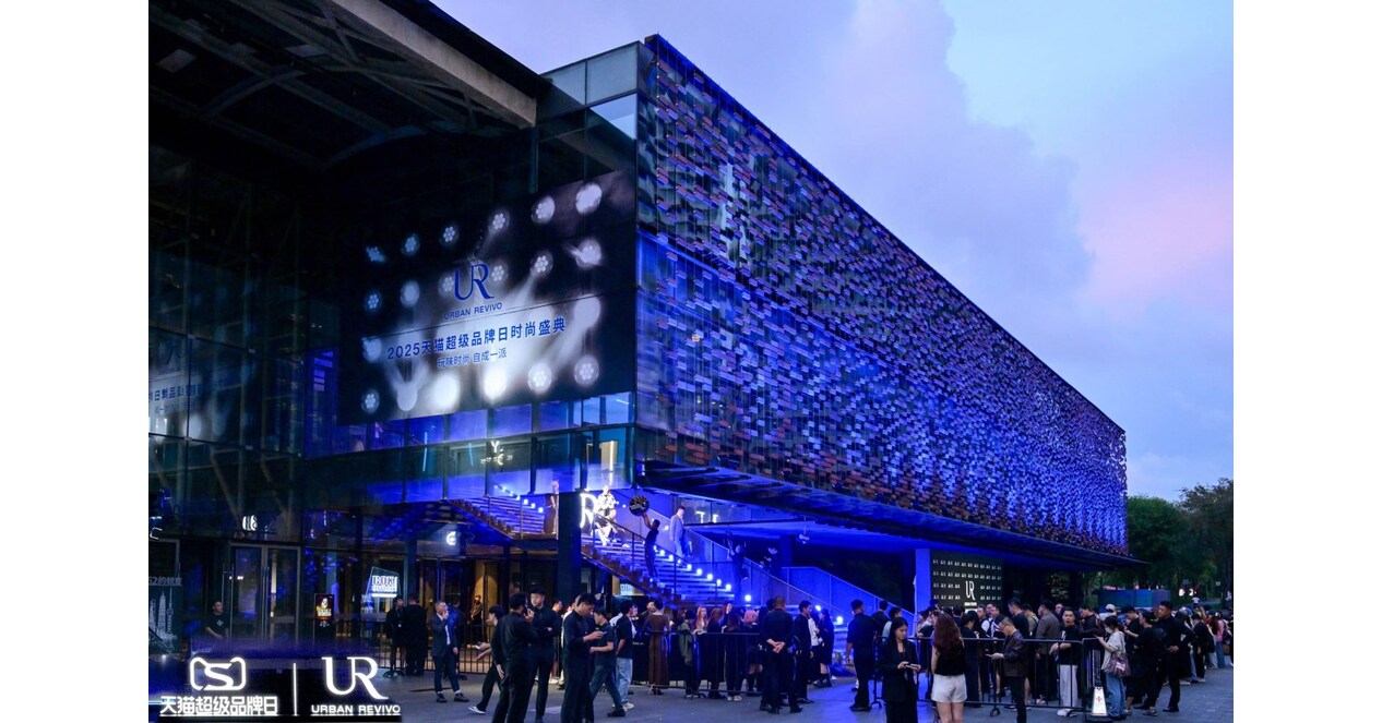 Pioneering Fashion Brand's "Runway Show with Performance" Crossover ...