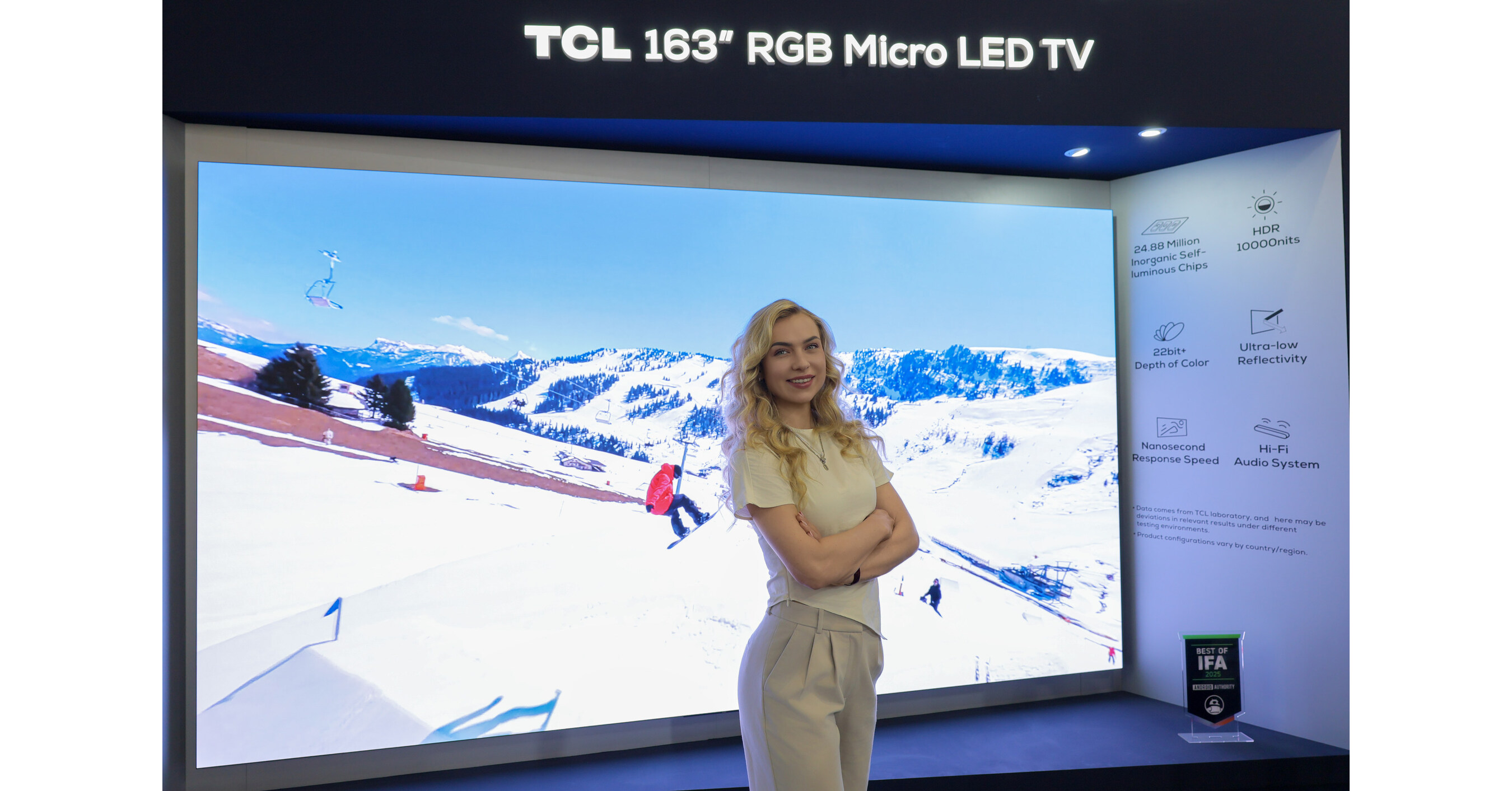 TCL heißt die Team TCL Ambassadors Joy Beune und Alex Vinatzer auf der ...