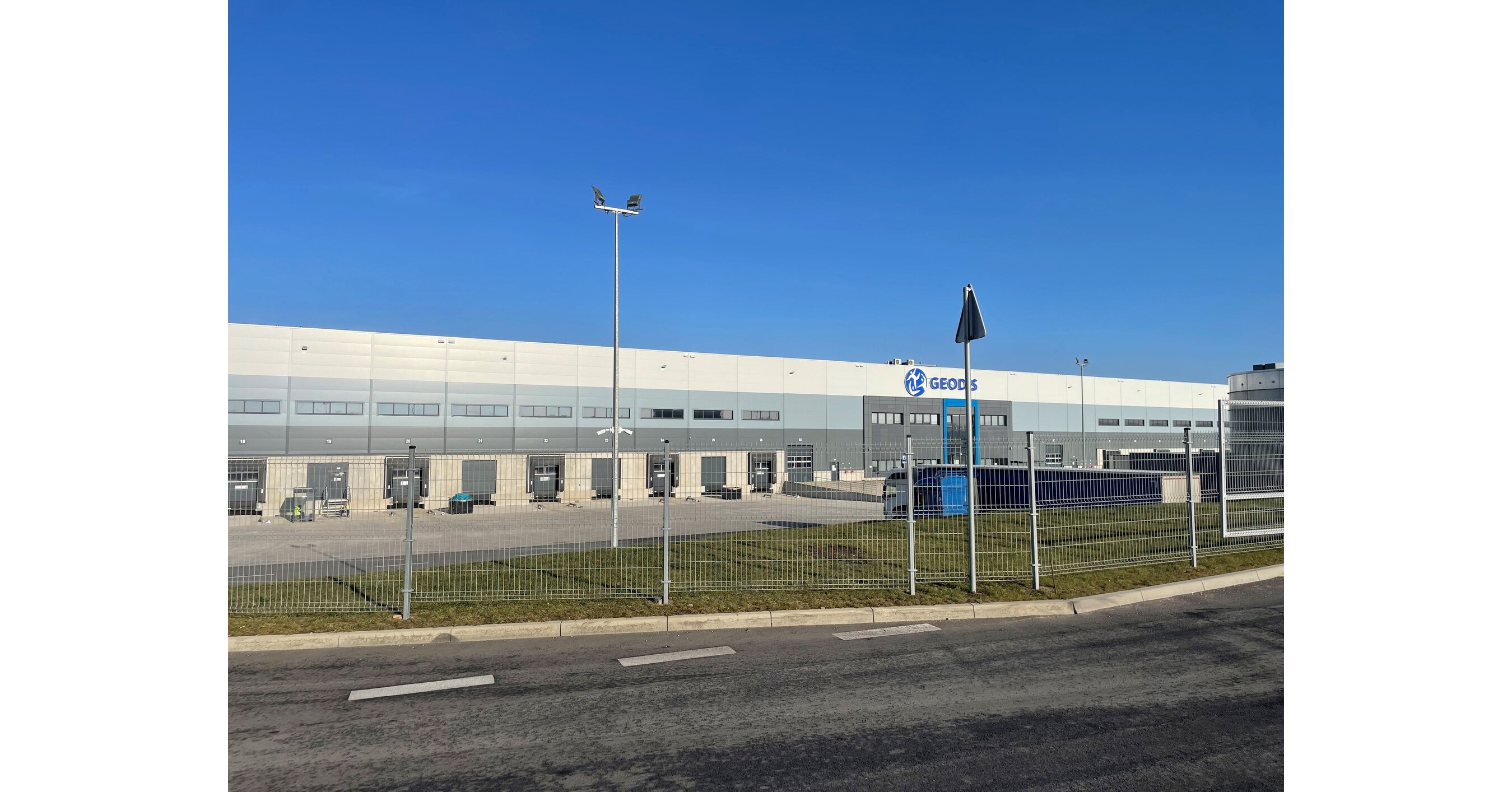 L&L Products inaugure un nouveau centre logistique pour l'Europe centrale, en Pologne, afin d ...
