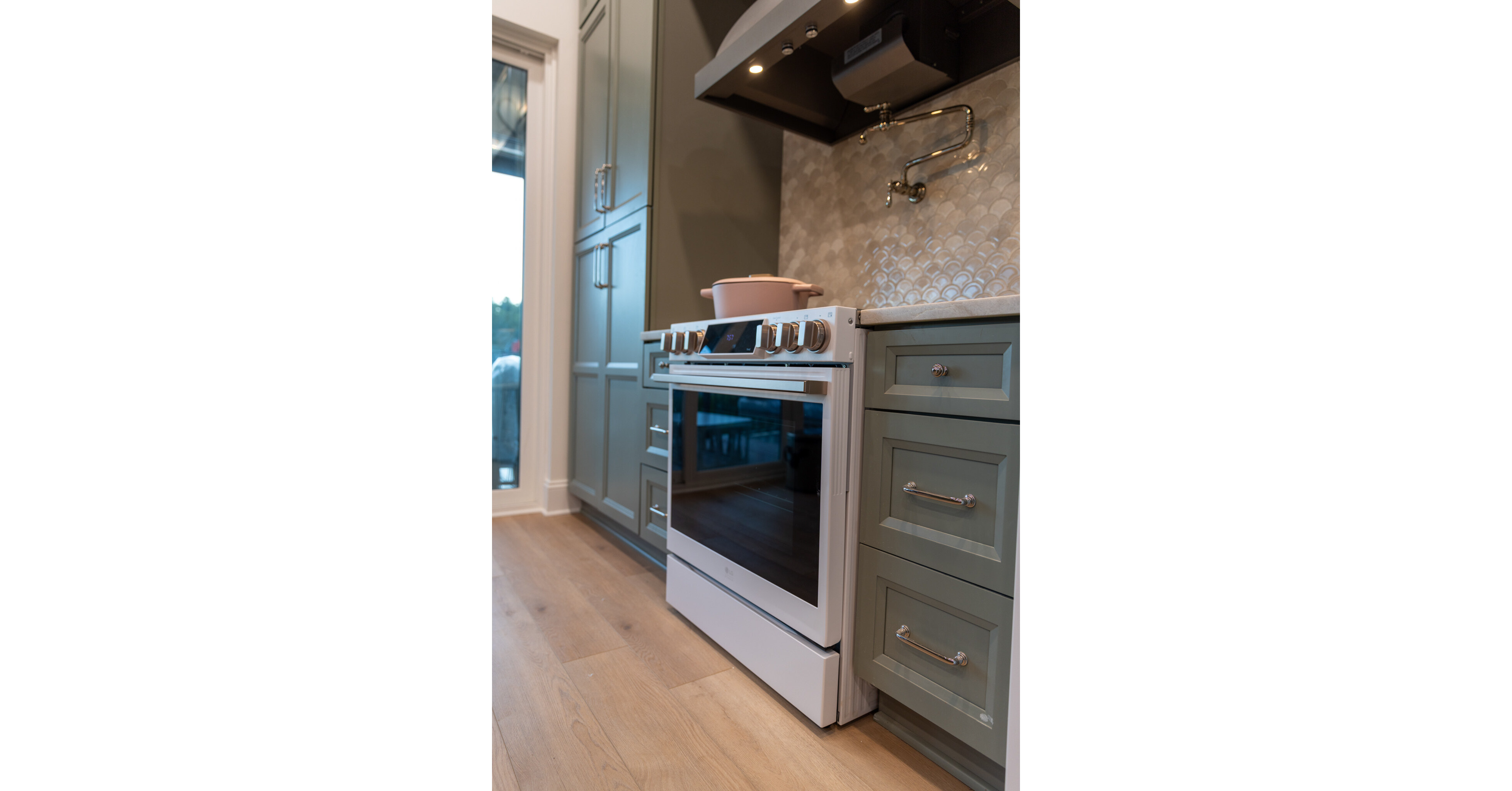 LG PARTNERS WITH EXPERT CRAFTSMAN CHIP WADE TO SHOWCASE INNOVATION IN ...