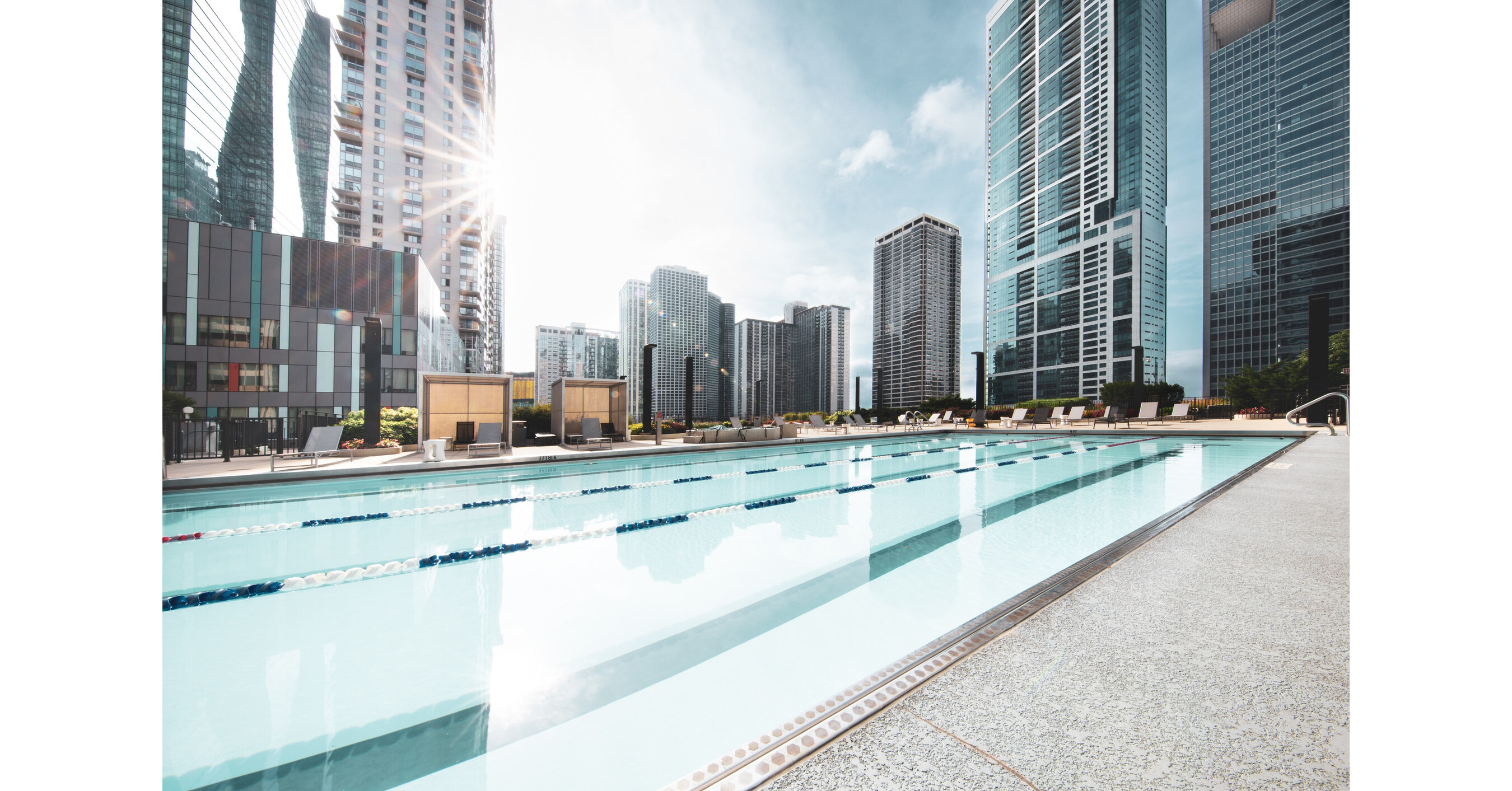 Radisson Blu Aqua Hotel Chicago Named One of Chicago's Top 5 Hotels in ...