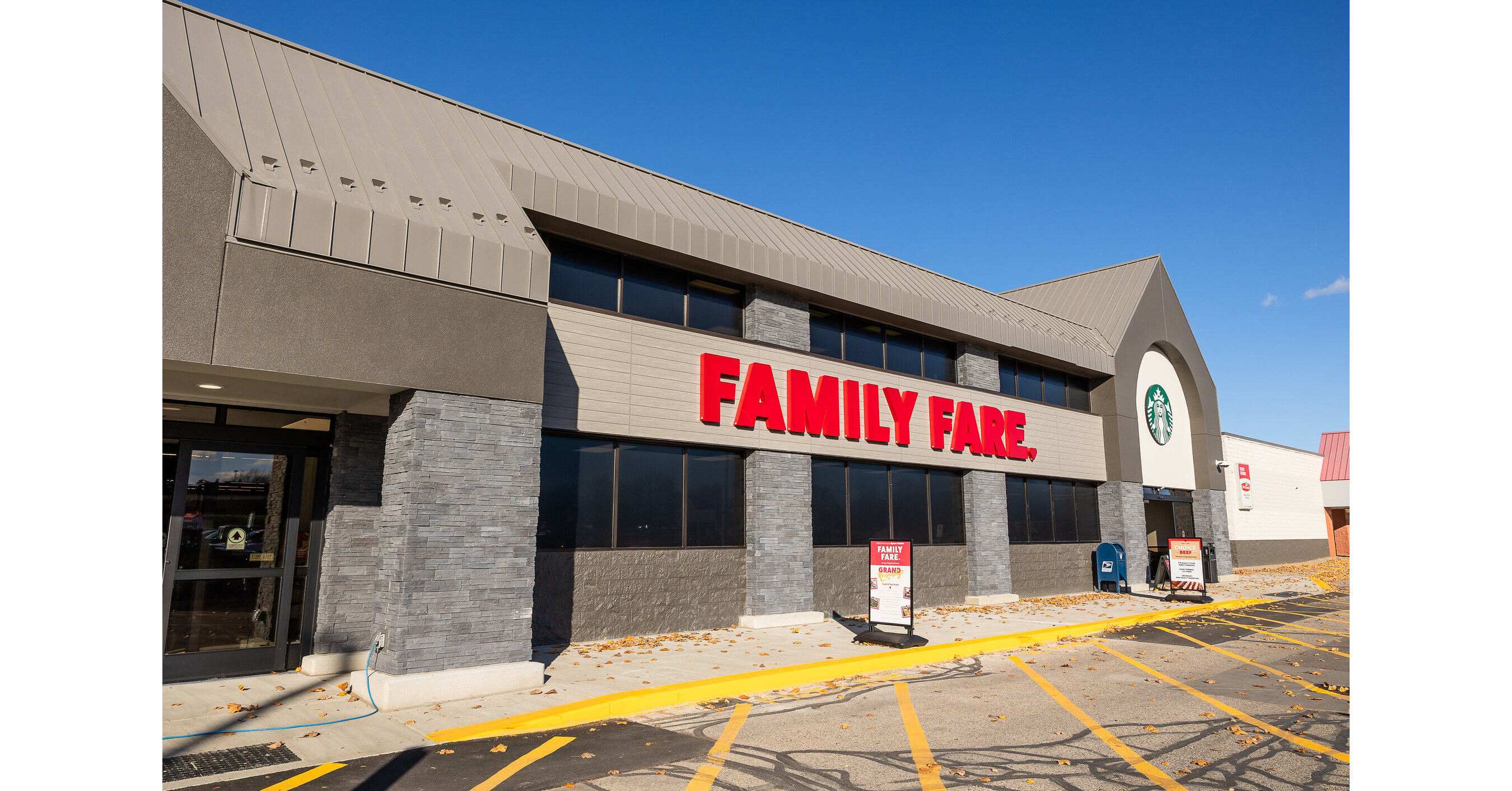 SpartanNash Celebrates Byron Center Family Fare Remodel with Backyard Bash