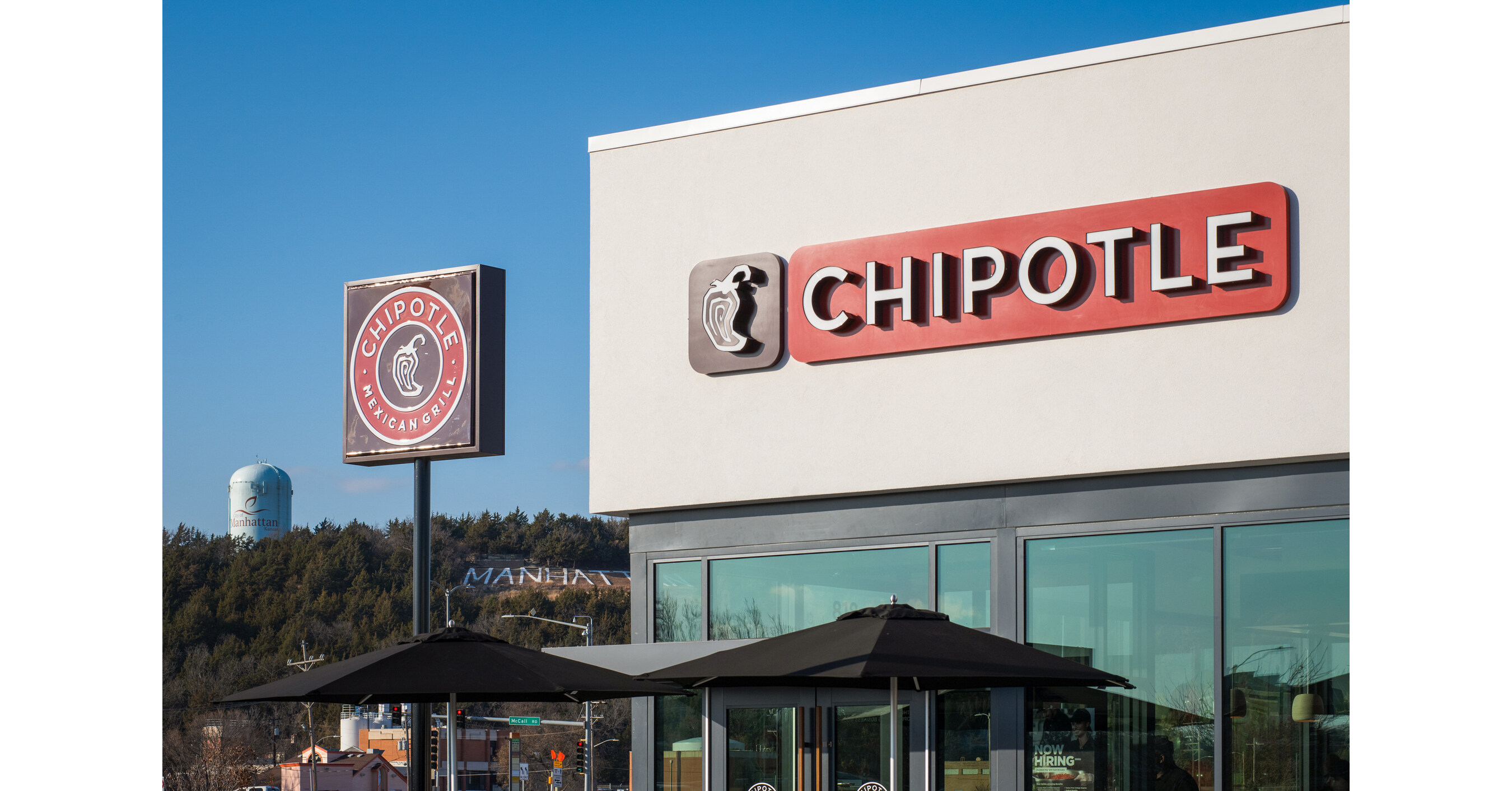 BIG MILESTONE IN THE "LITTLE APPLE:" CHIPOTLE OPENS ITS 4,000TH ...