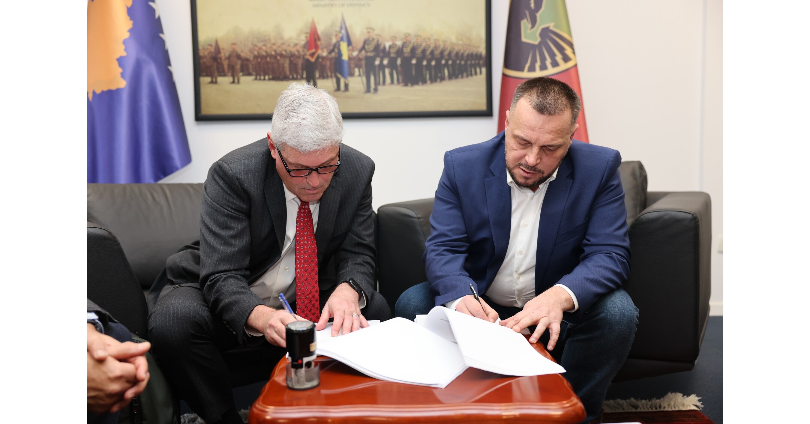 AM General Sells First HUMVEE Hawkeye 105mm Mobile Howitzer Systems as ...