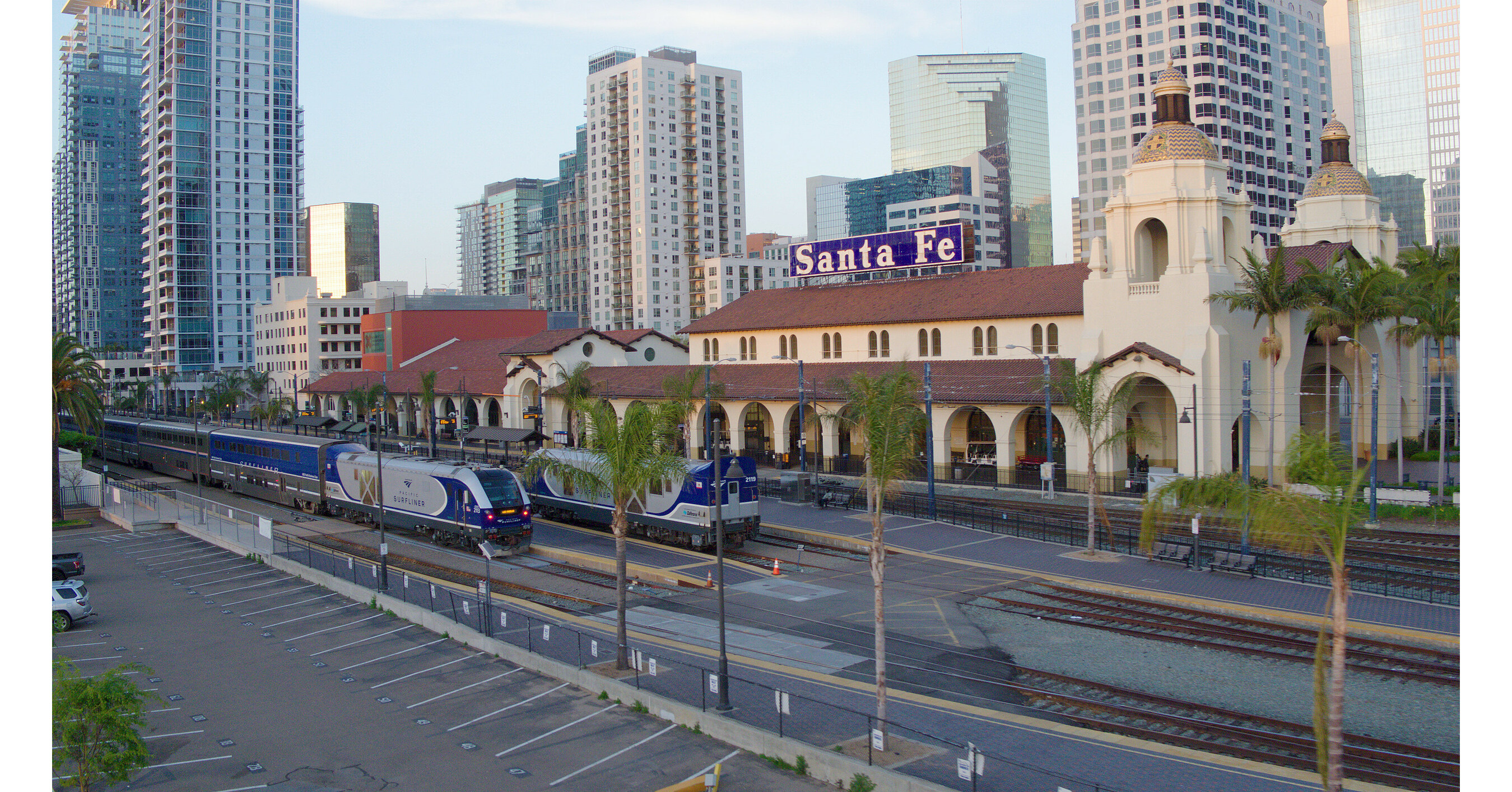 Amtrak Pacific Surfliner每日往返圣地亚哥和洛杉矶