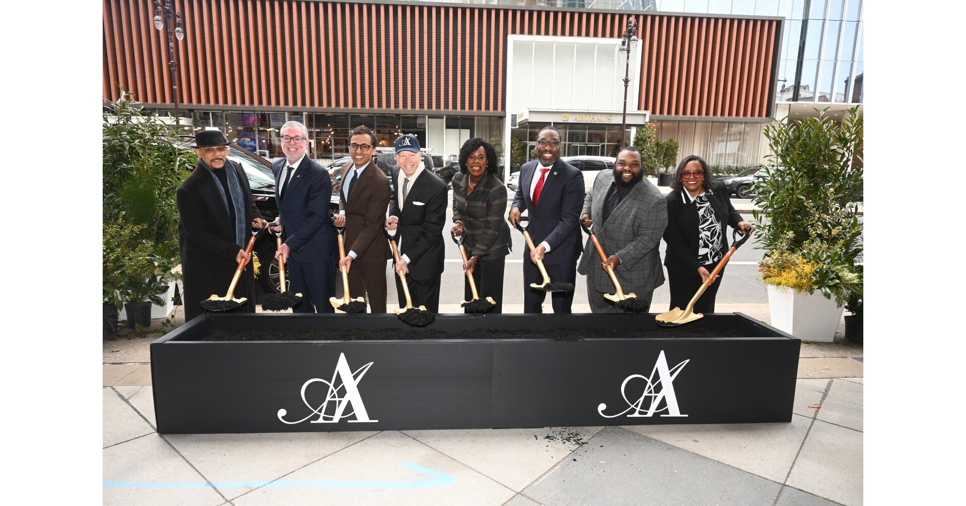 PHILADELPHIA BREAKS GROUND ON TEN-BLOCK TRANSFORMATION IN CENTER CITY