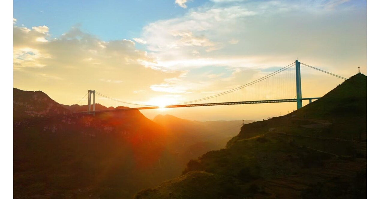 Guizhou's Bridges: A New Tourism Landmark in Southwest China
