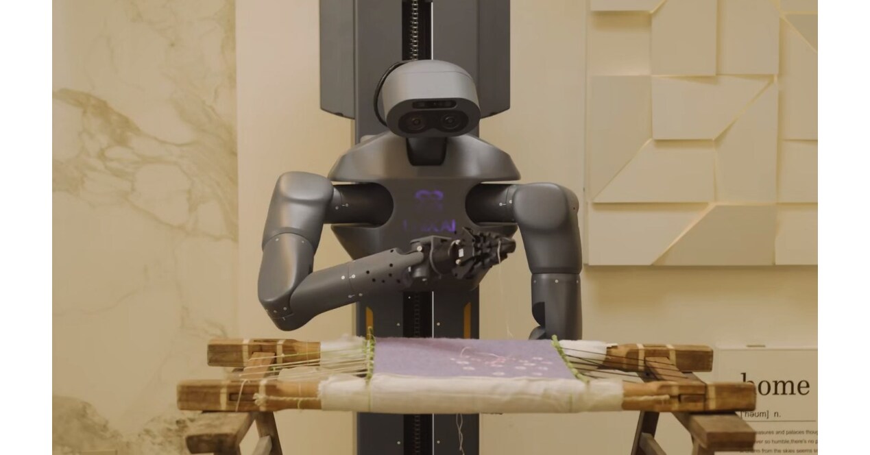 UniX AI introduces Panther, the world's first service humanoid robot to ...