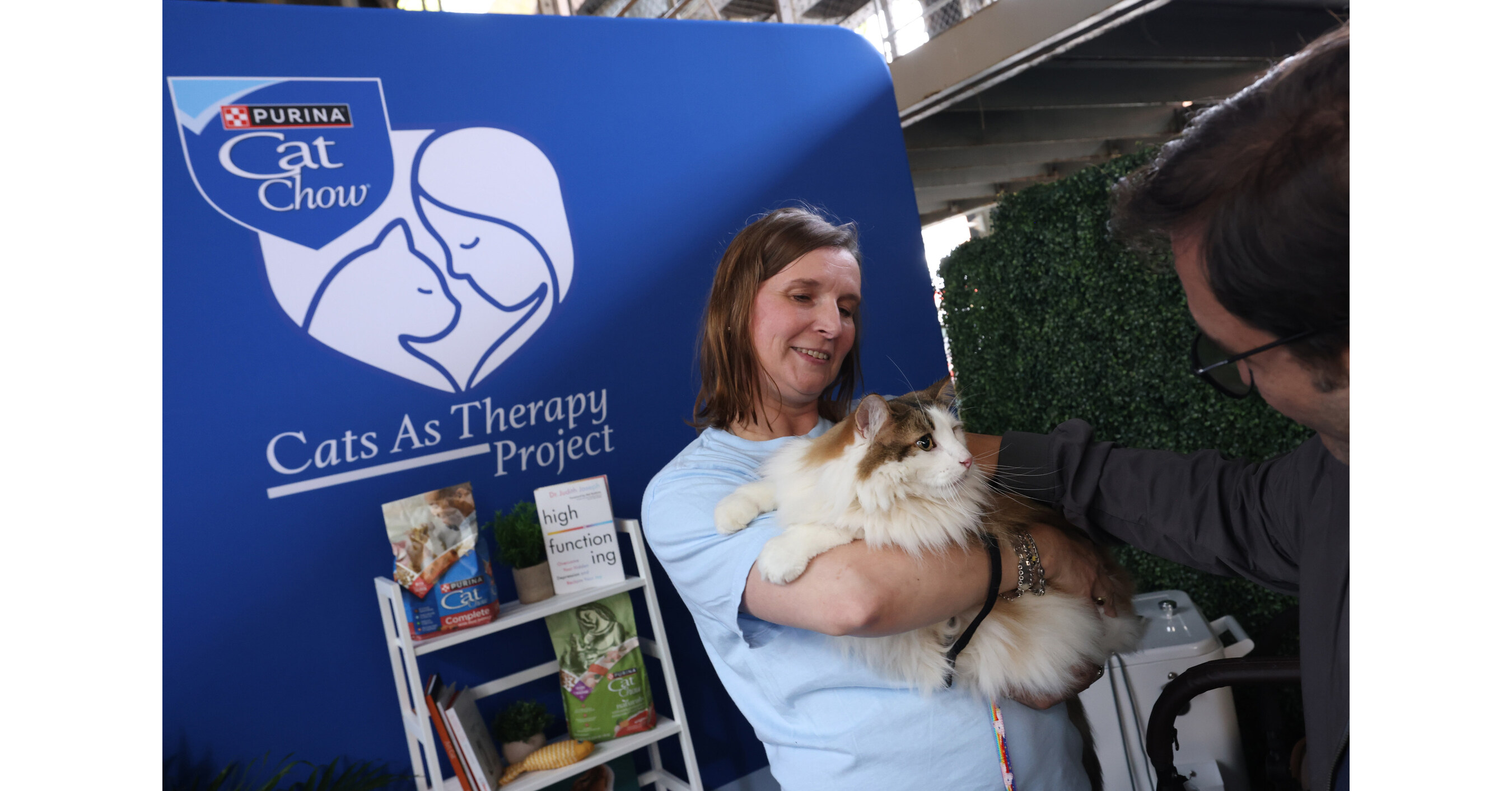 Purina Cat Chow Brings the Healing Power of Cats to College Campuses ...