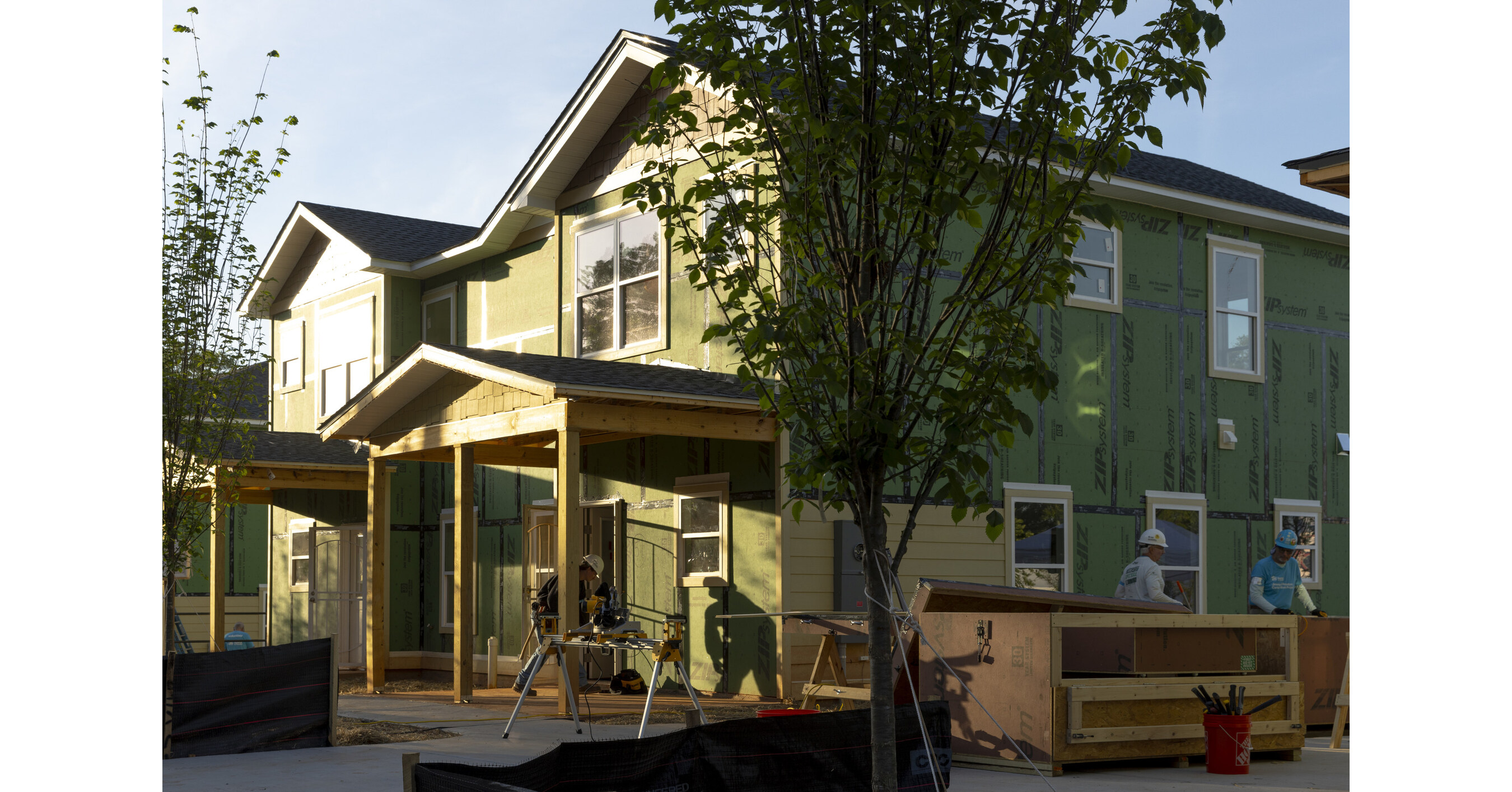 Thousands of volunteers gather in Atlanta to build 24 homes for Habitat ...