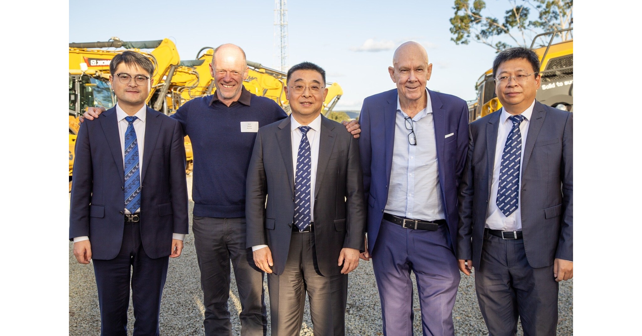 Presidente da XCMG, Yang Dongsheng, acompanha a delegação de Xuzhou em ...