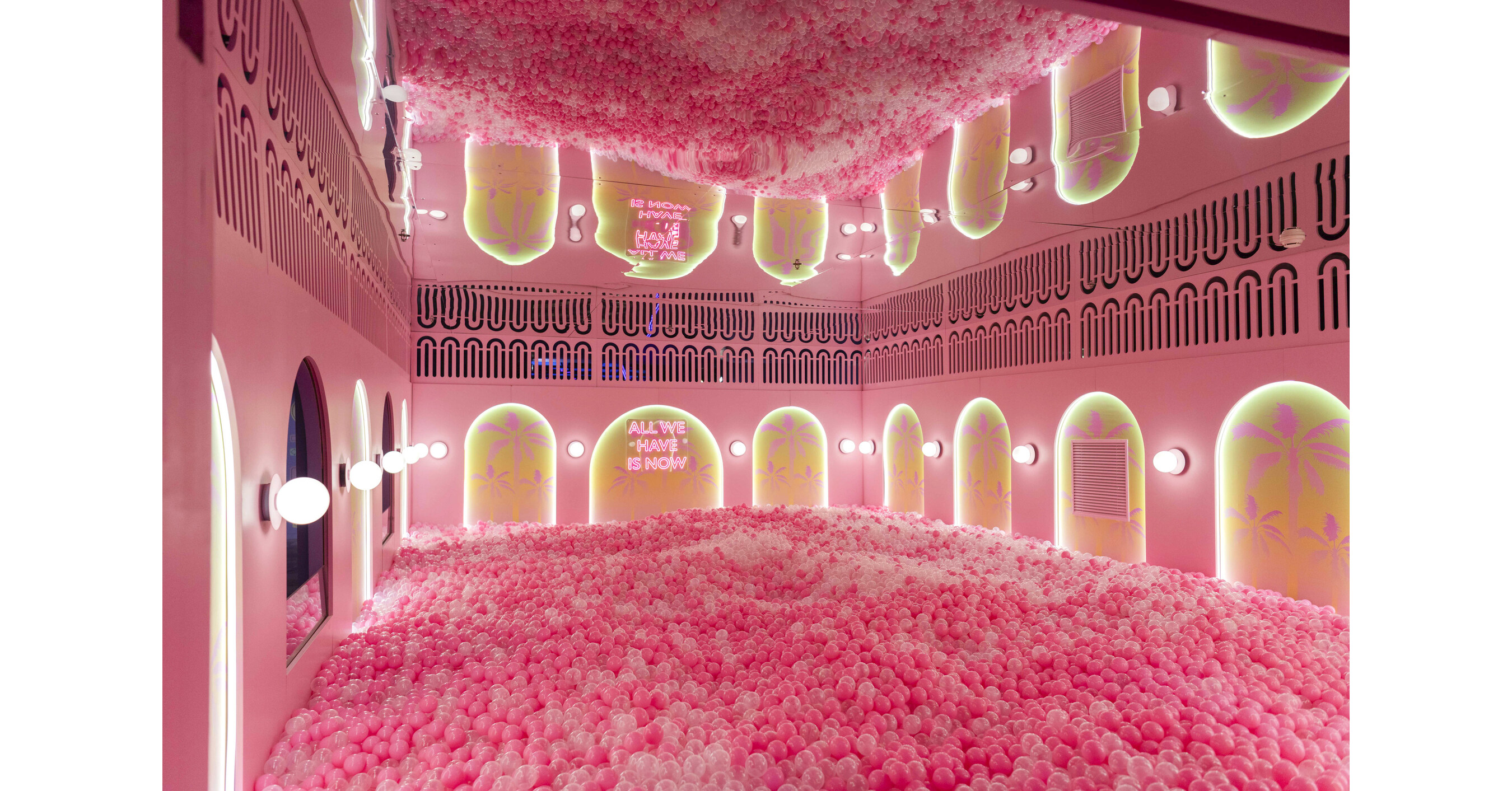 Europe's Must-See Exhibition 'House of Dreamers' Arrives In London This ...