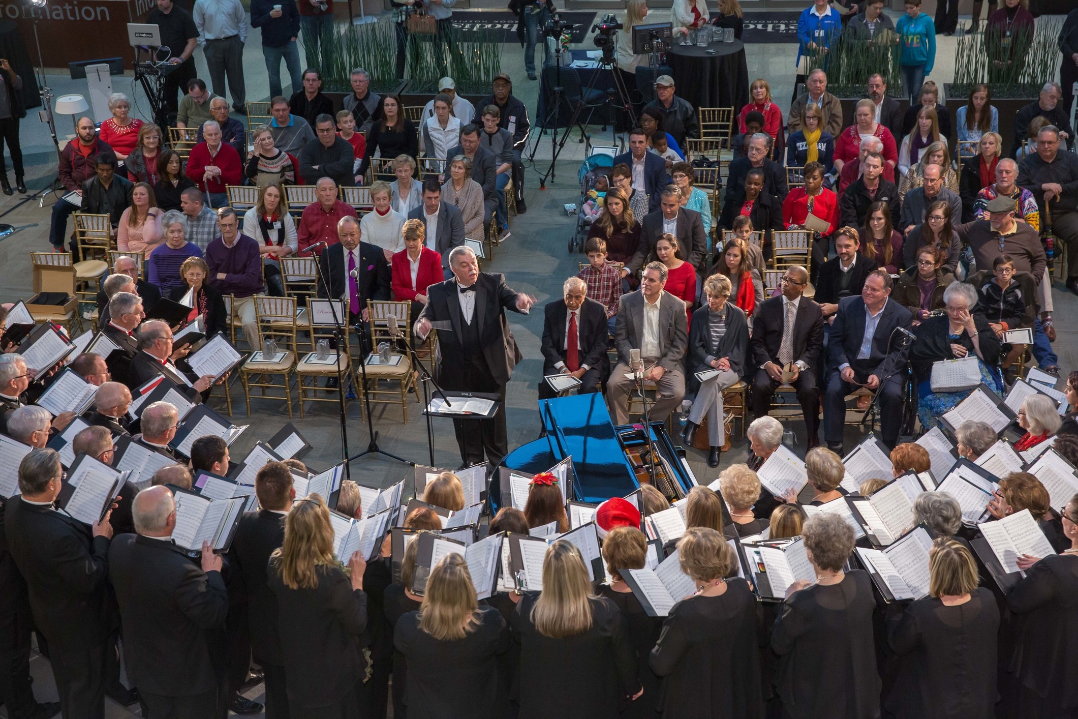 Texas Master Chorale performs special holiday concert at Houston ...