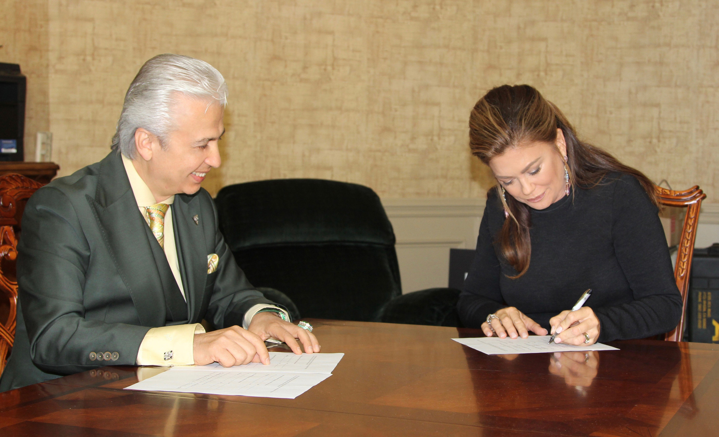 Michael Amini® | kathy ireland® Home Designs To Launch in 2017