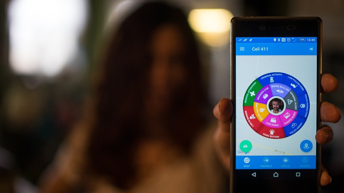 Smartphone App Helps Undocumented Immigrants With ICE Raids