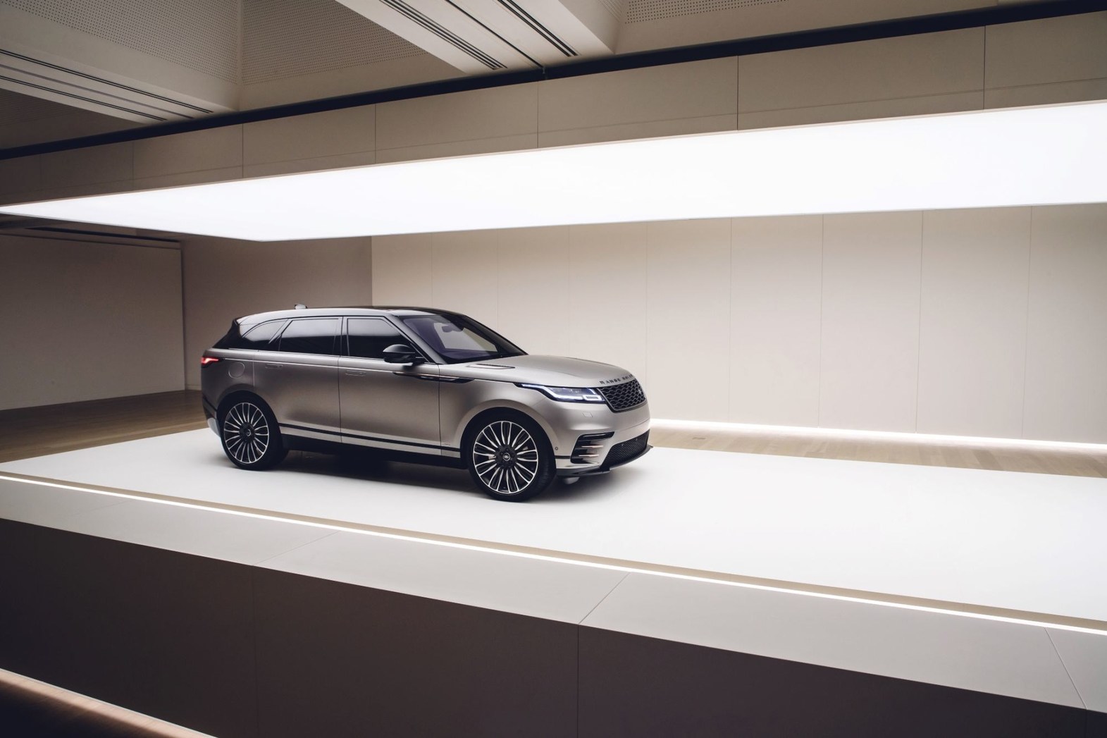 World Premiere: New Range Rover Velar Revealed at the Design Museum ...