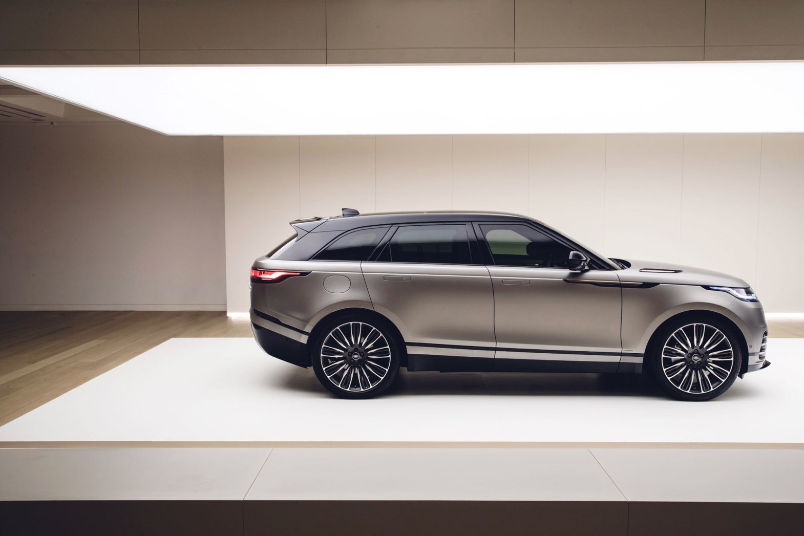 World Premiere: New Range Rover Velar Revealed at the Design Museum ...