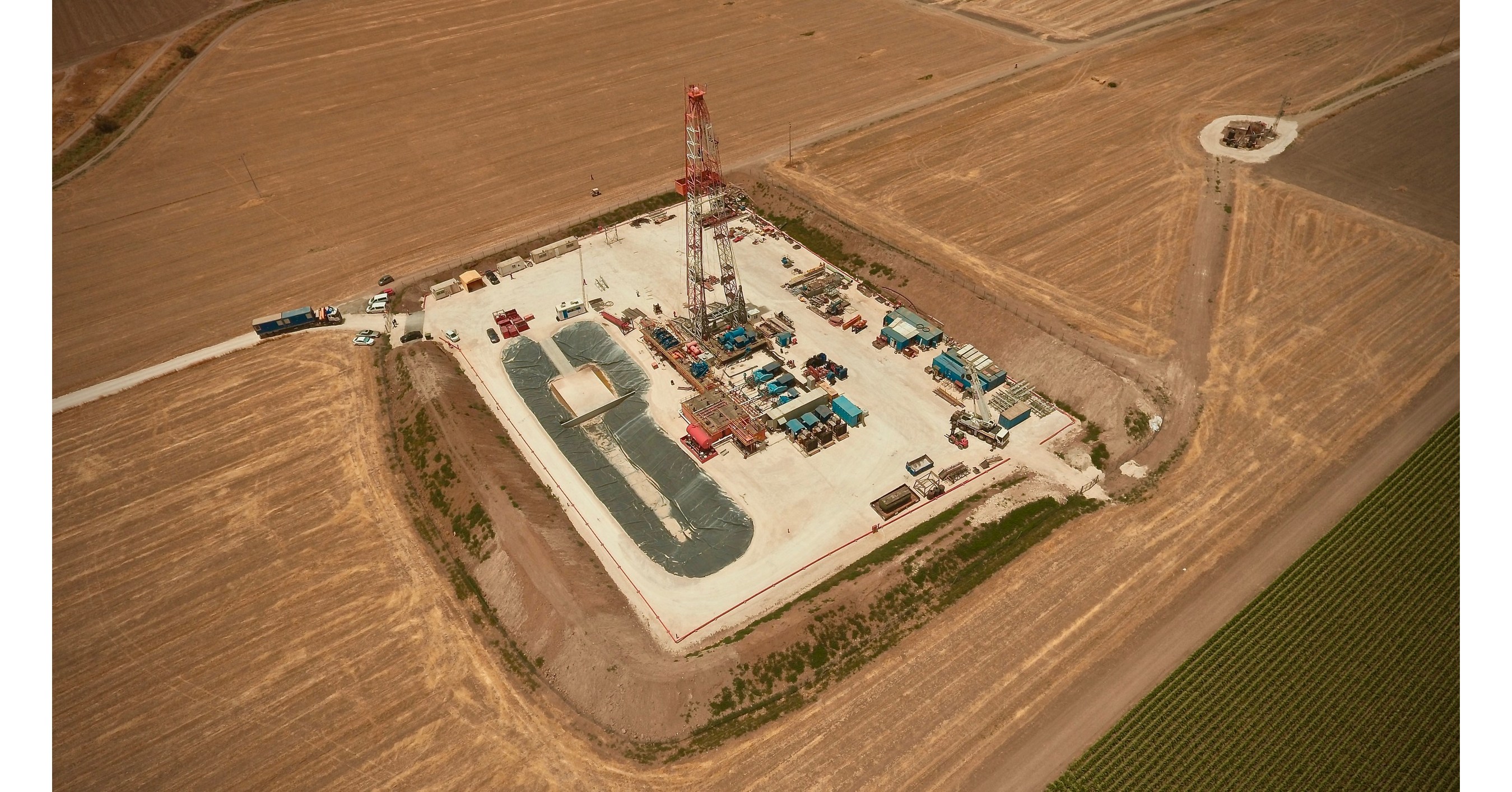 Zion Oil & Gas Raises Rig Derrick in Israel