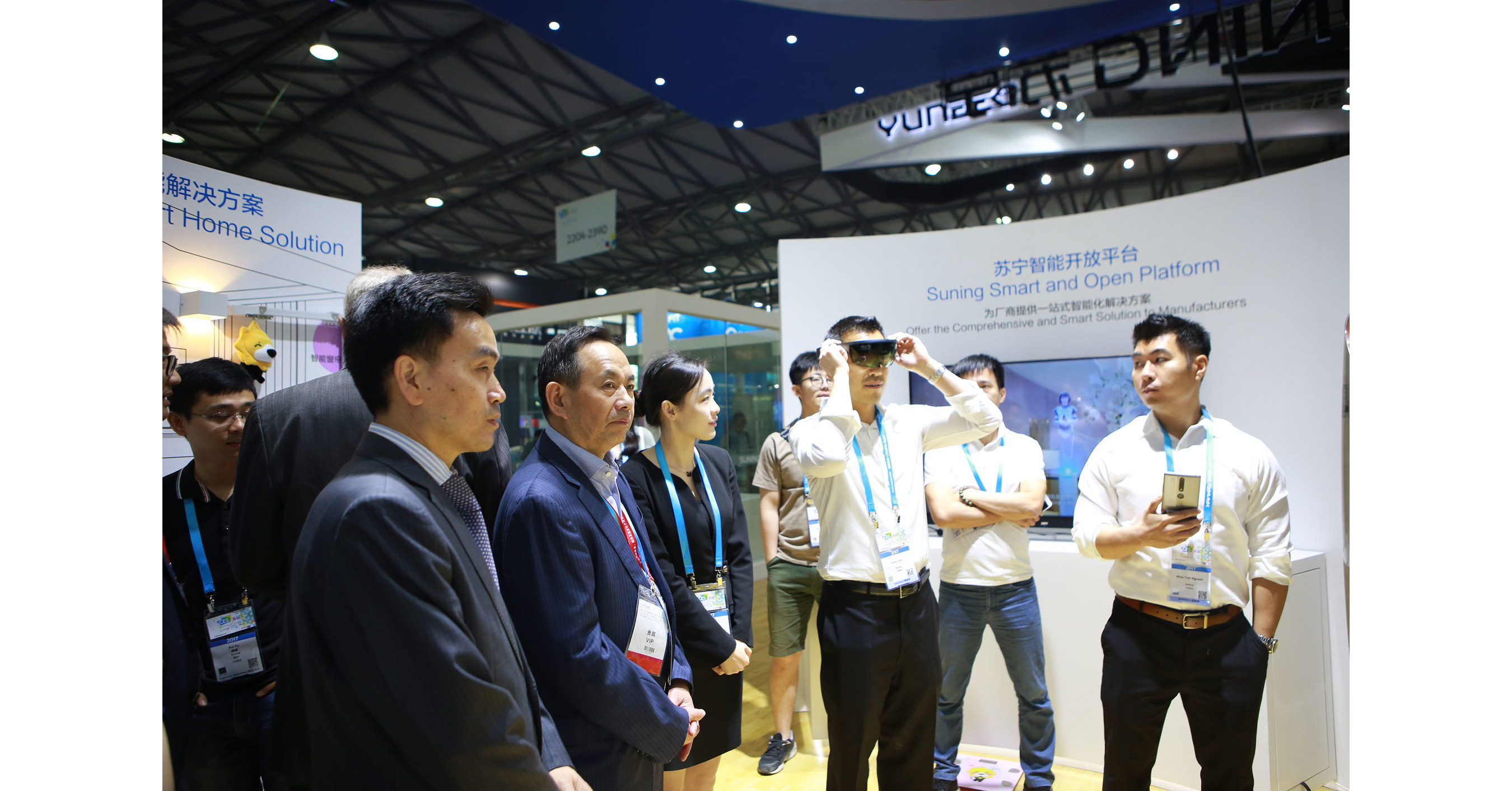 Suning Showcases 'Smart Retail' at CES Asia