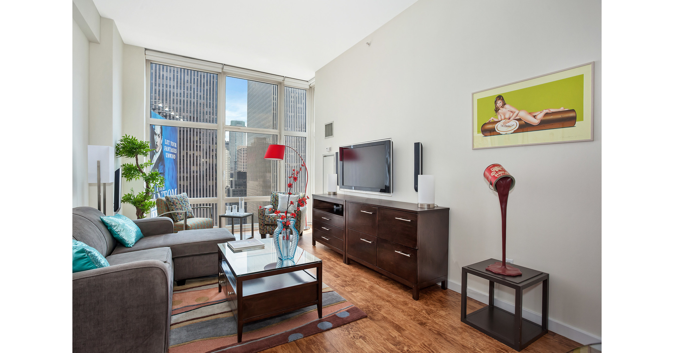 New York Residence Offers Penthouse On Times Square Below $1,5 Million