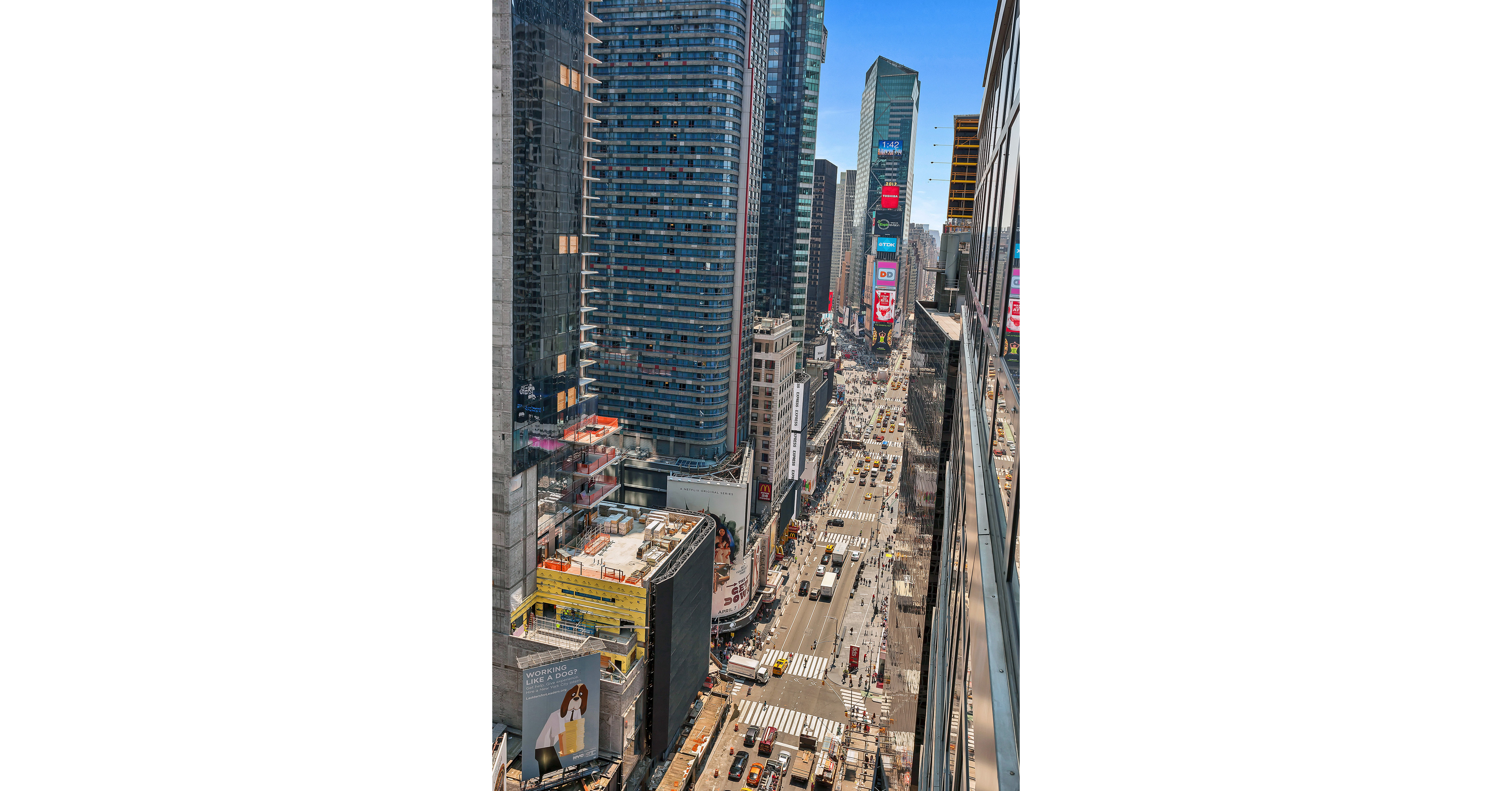 New York Residence Offers Penthouse On Times Square Below $1,5 Million