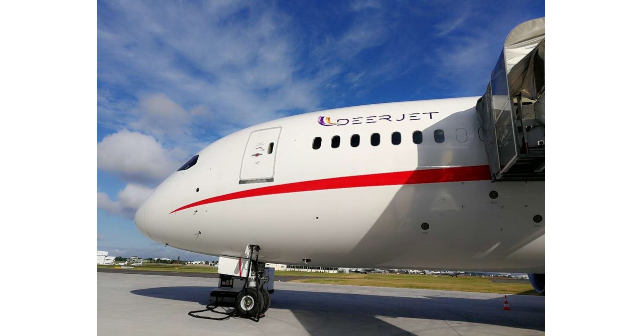 Deer Jet with the 787 Dream Jet Makes its Perfect Appearance in Paris