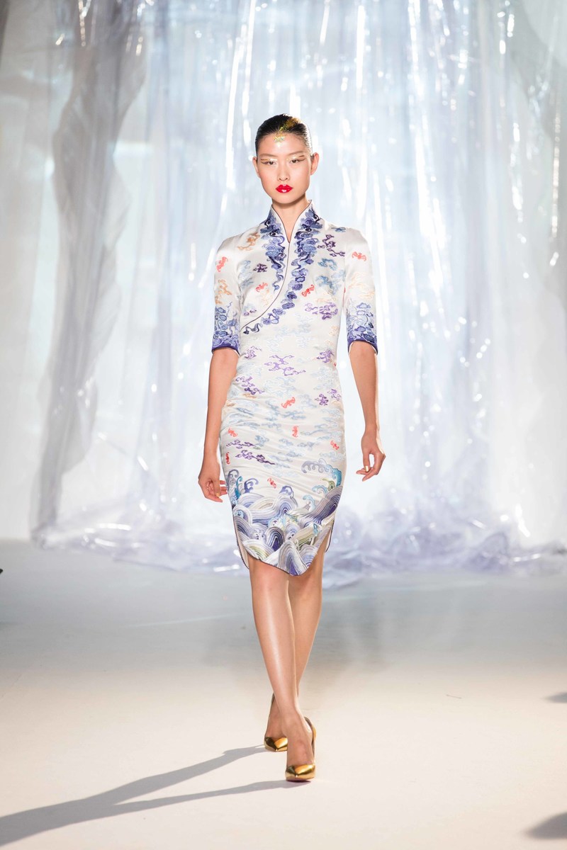 Hainan Airlines’ new uniforms debut at Paris Couture Week Fall/Winter 2017