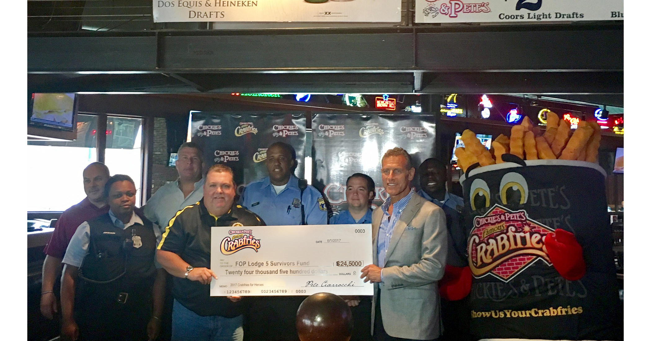 Chickie's & Pete's Raises Record Amount for Fallen Police Officers Families