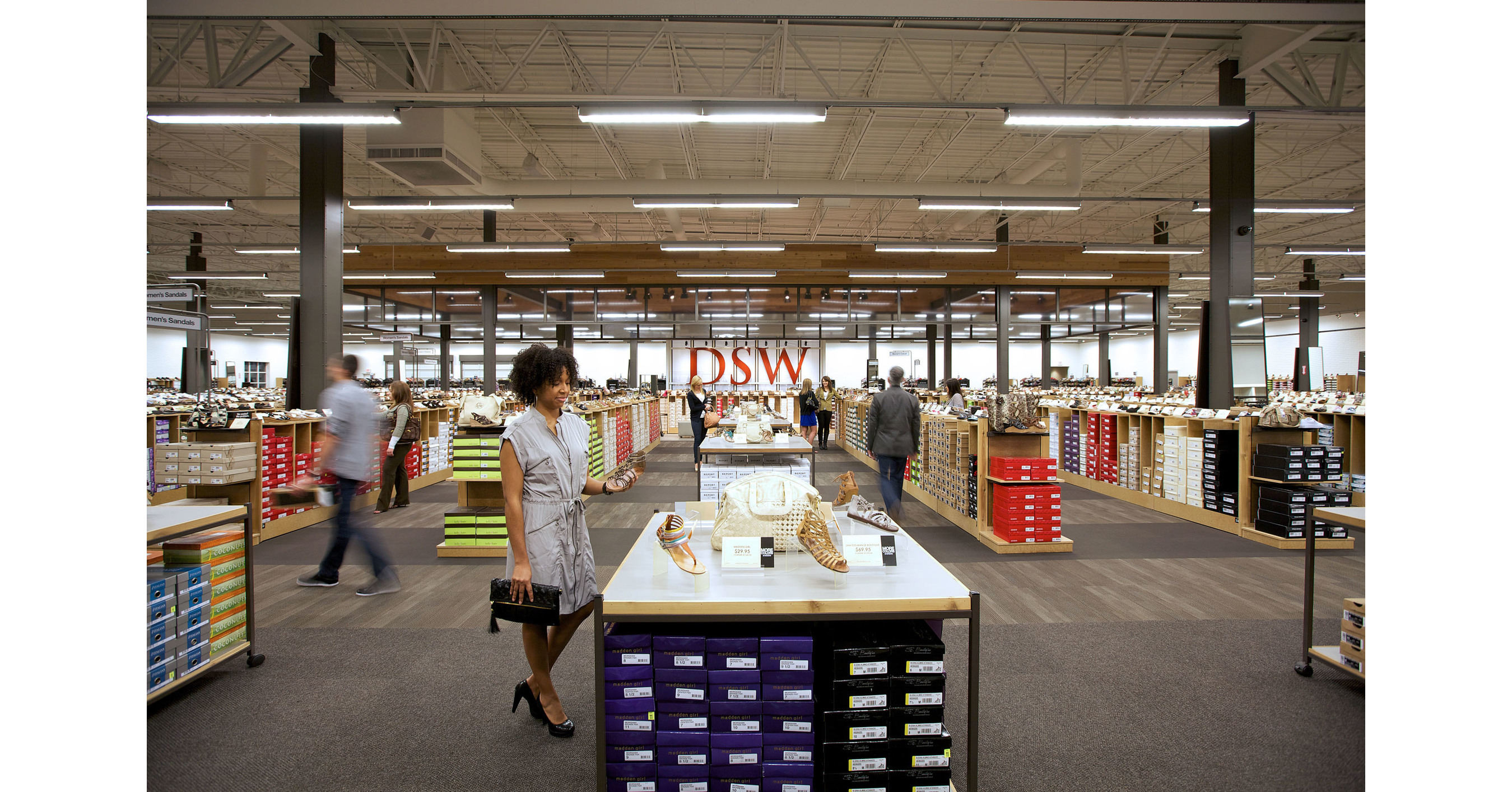 Designer Shoe Warehouse Opens in Winter Park, FL.