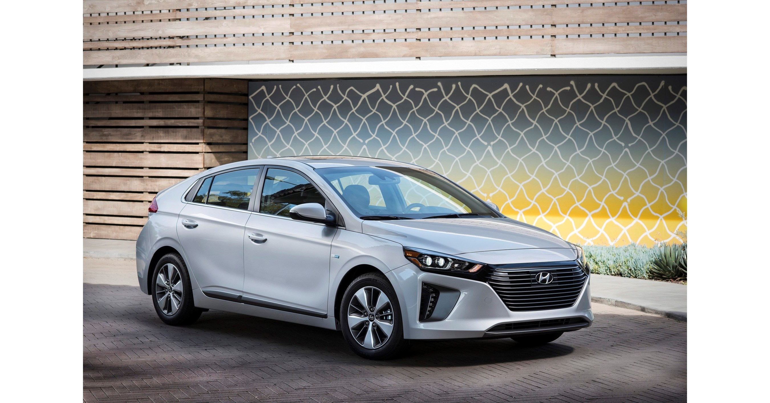 Green Car Journal Announces Finalists For 2018 Green Car of the Year ...