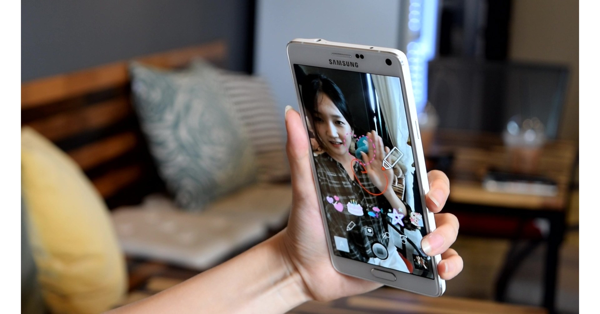 Macron Releases Hand Gesture Recognition app "FingerTalk"