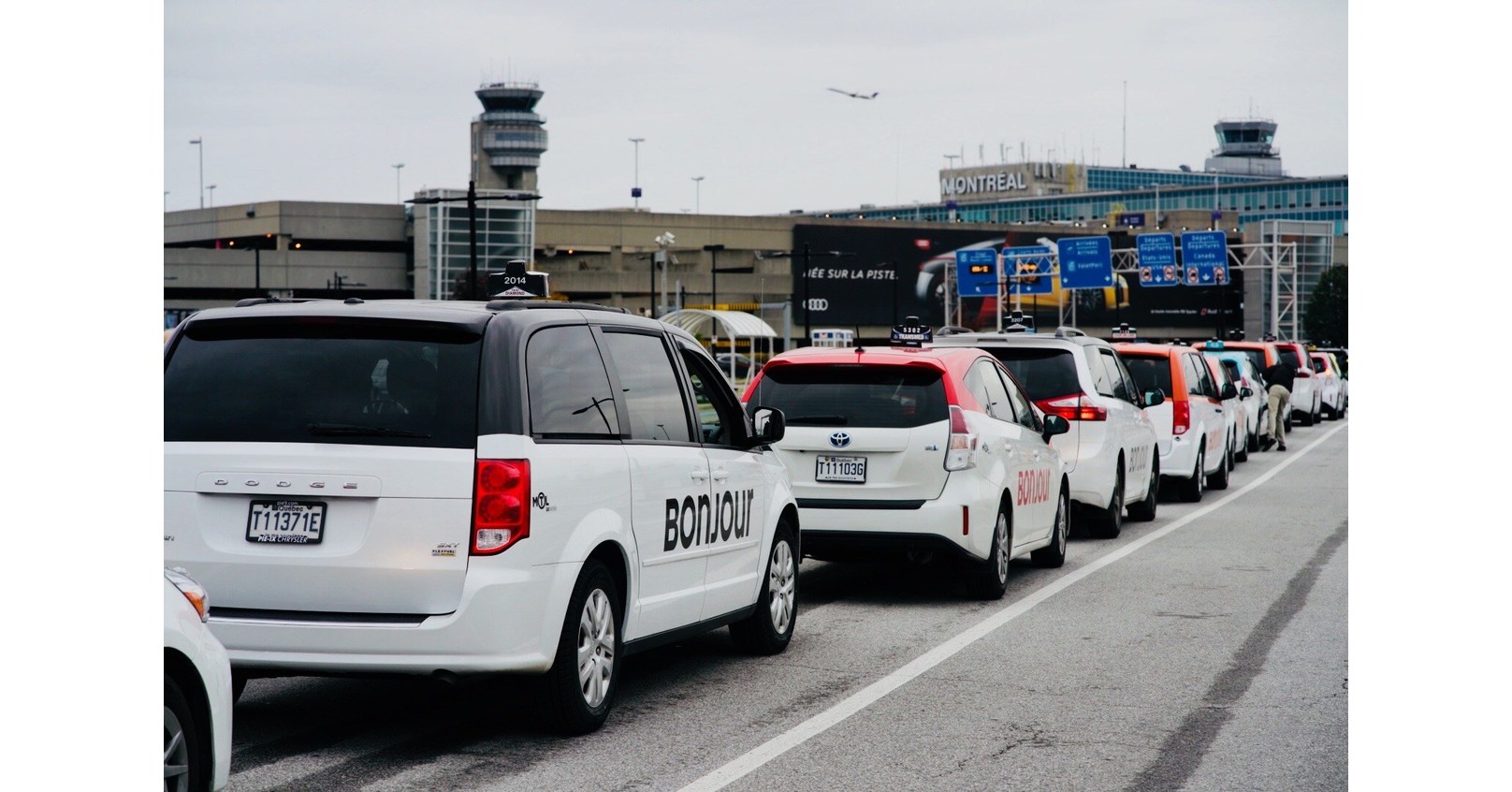 365 voitures de taxis arborent le « Bonjour » à Montréal-Trudeau