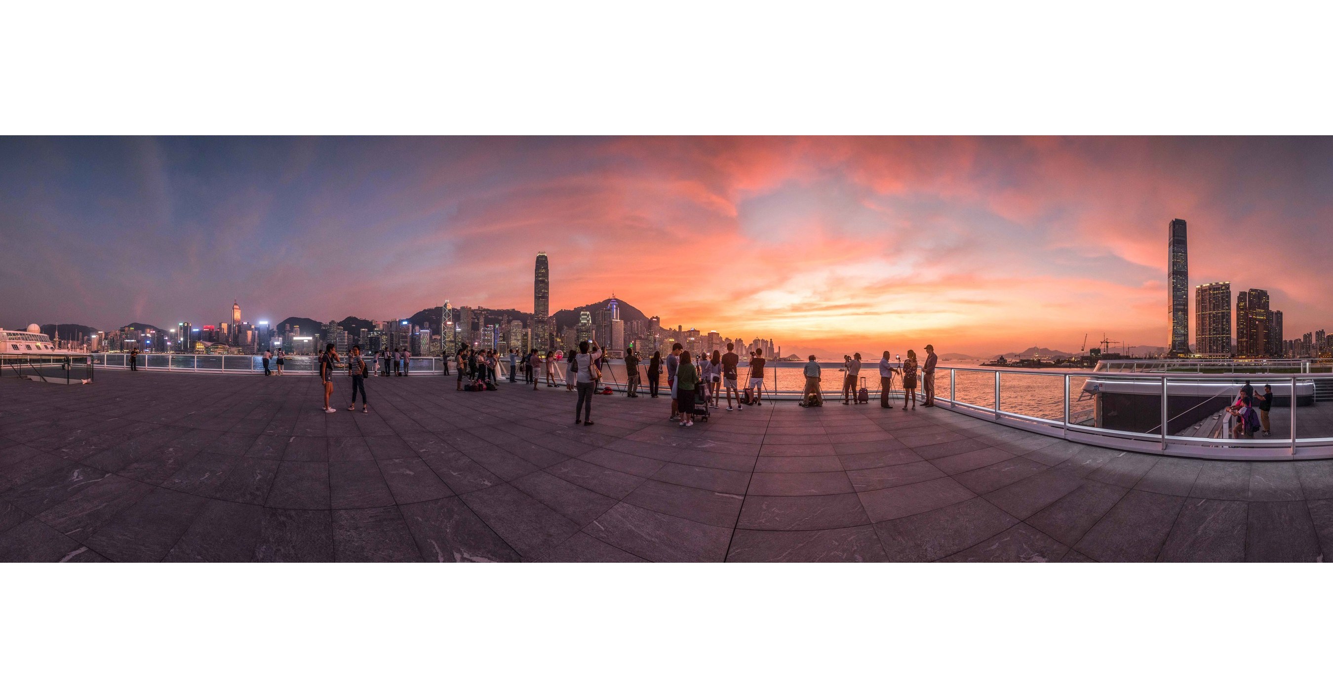 Hong Kong's Newest Tourist Attraction -- "Ocean Terminal Deck" is Open ...