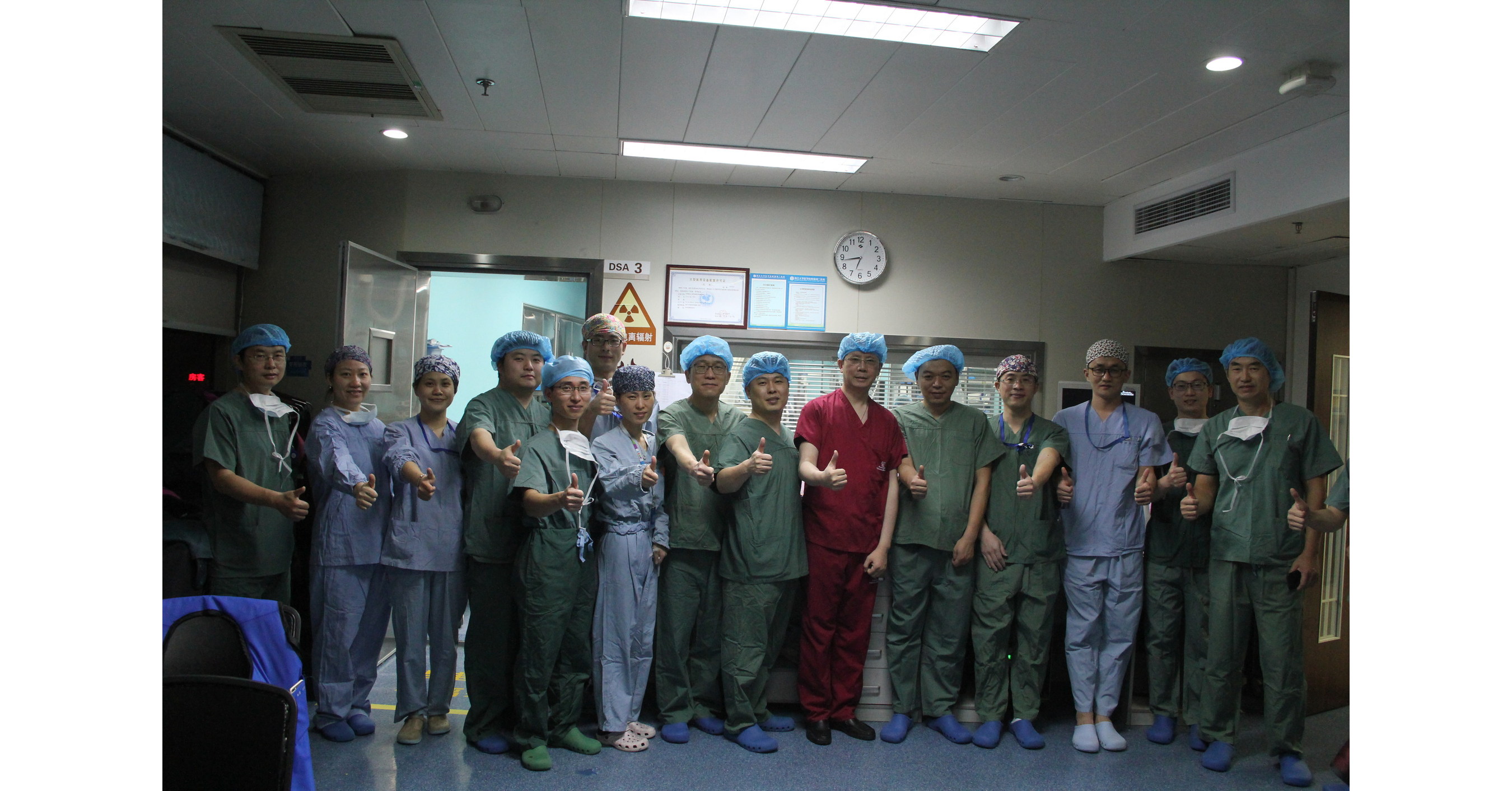 China successfully completes the country's first human implantation of ...