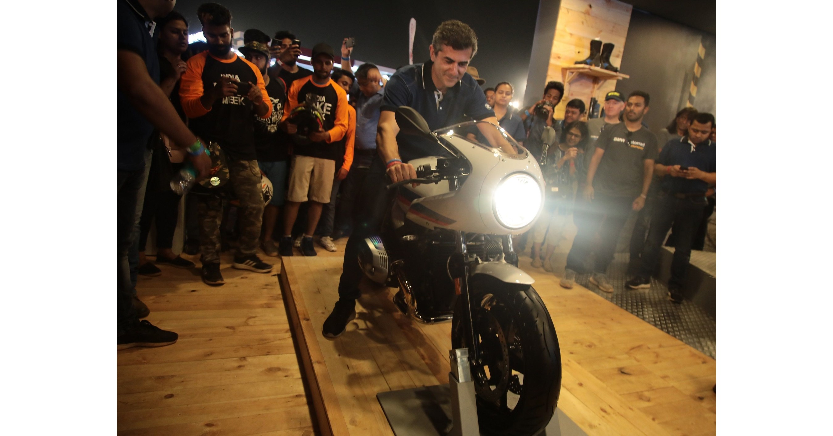 Relive the Charm of an Iconic Era in Thrilling BMW Motorrad Style: The ...