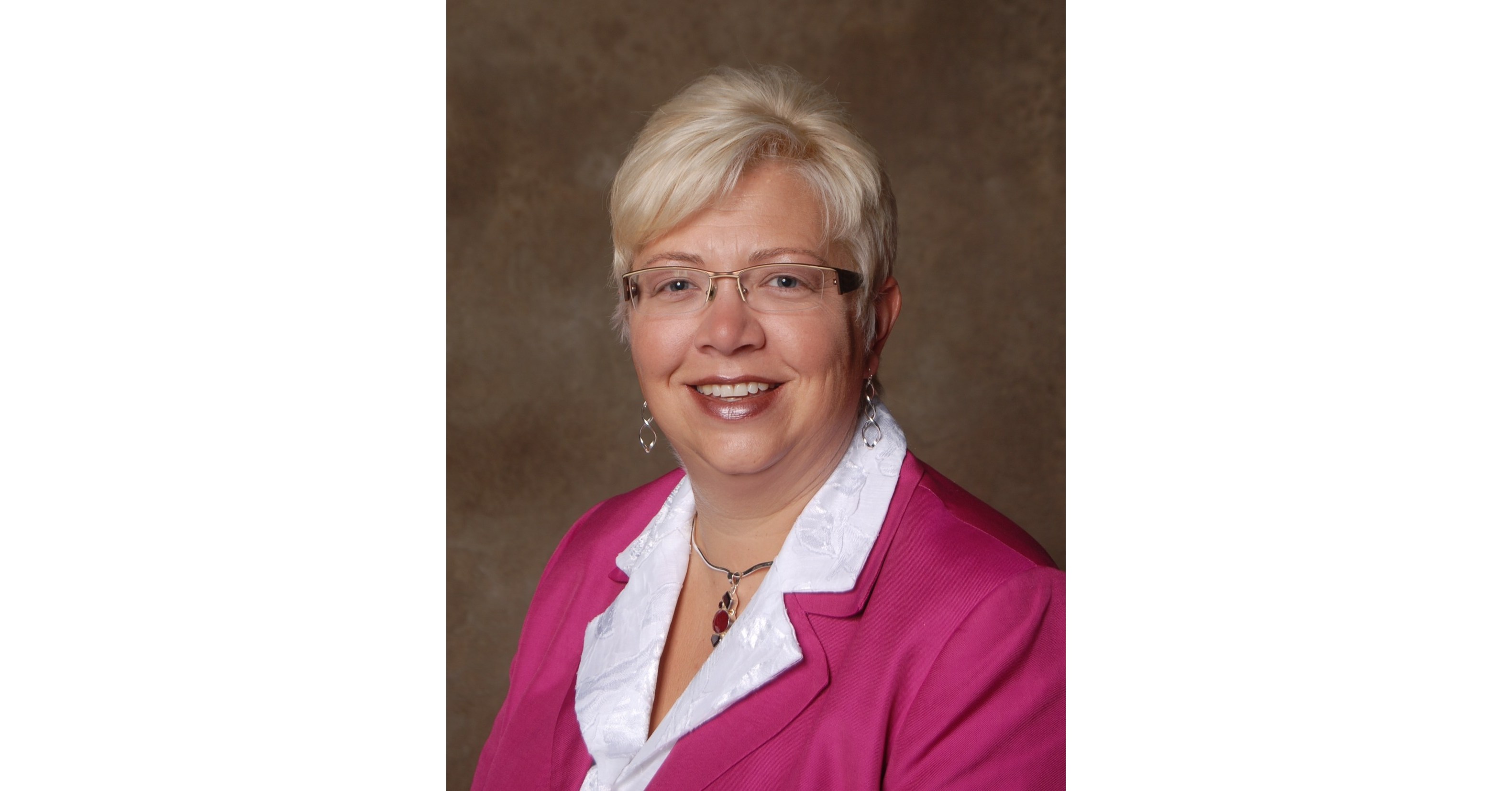 Keynote speakers Temple Grandin and Jacqueline Applegate of Bayer ...