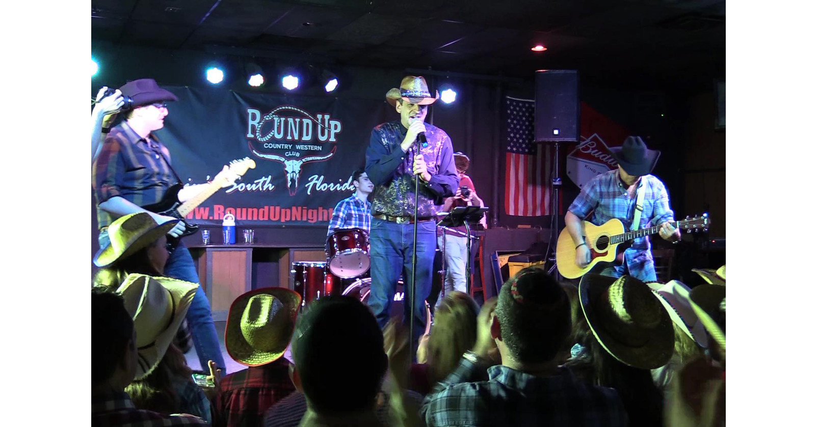 A Country Chanukah: Entertainer Combines Jewish, Country Music