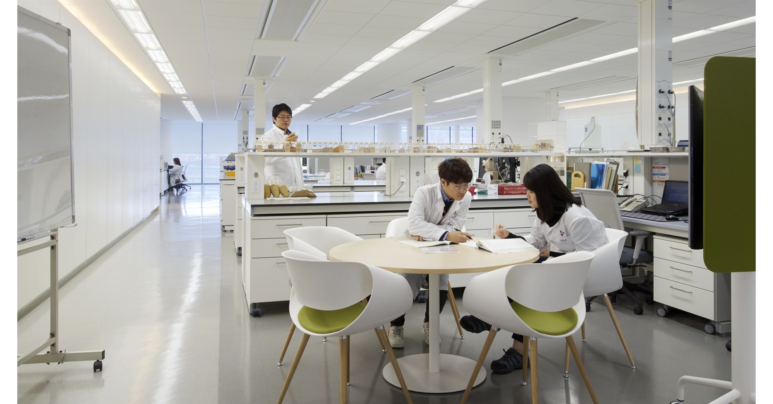CJ Blossom Park Named the Best New Laboratory in the World