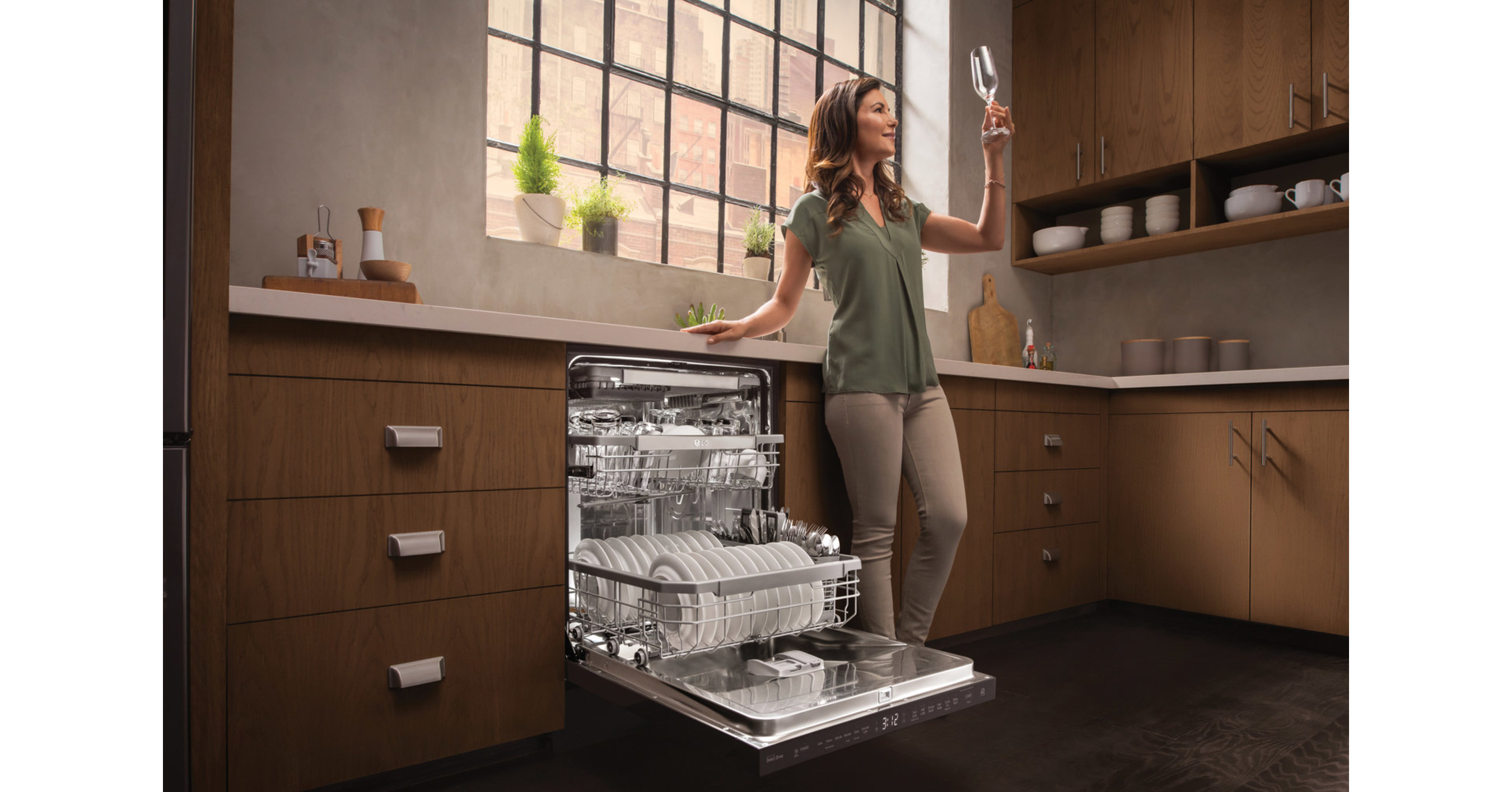 LG Expands QuadWash Dishwasher Line, Adds Power Of Steam And Smart