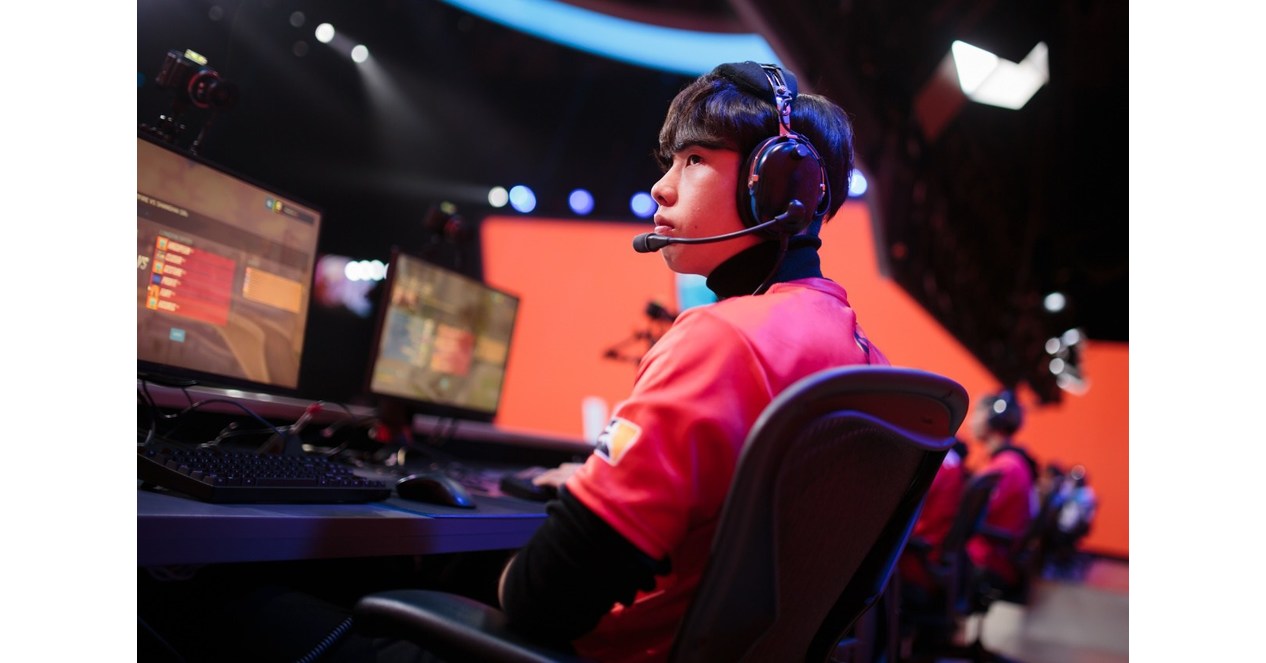 Shanghai Dragons, of the Overwatch League, Introduces New Player "Fearless"