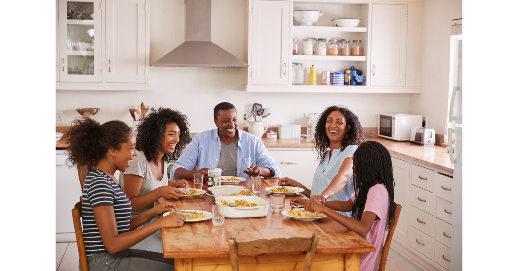 5 Ways to Make Mealtime Meaningful for Families and Furry Friends